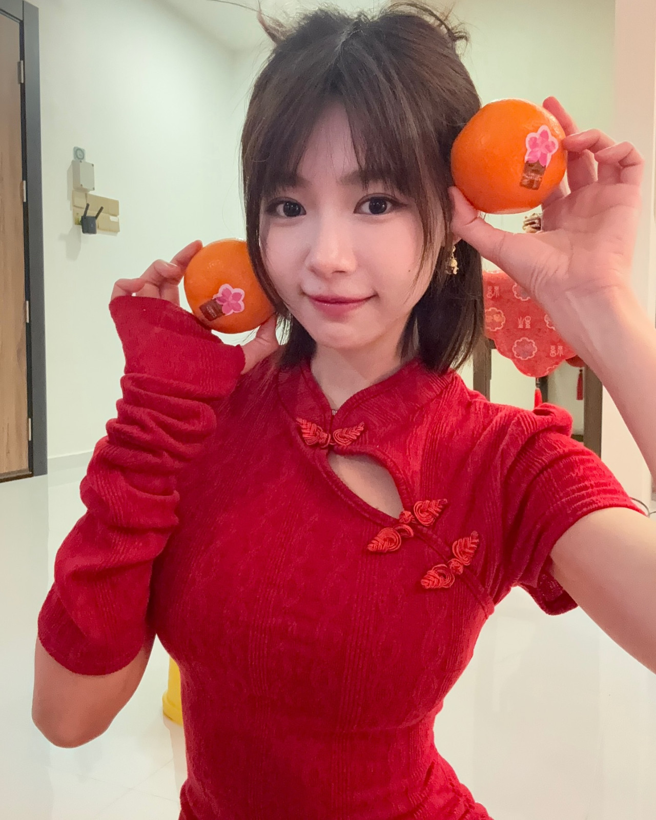 林明禎蛇年旗袍新相魔鬼身材惹哄動 Edan不避嫌表態like相讚女神 | UHK 港生活