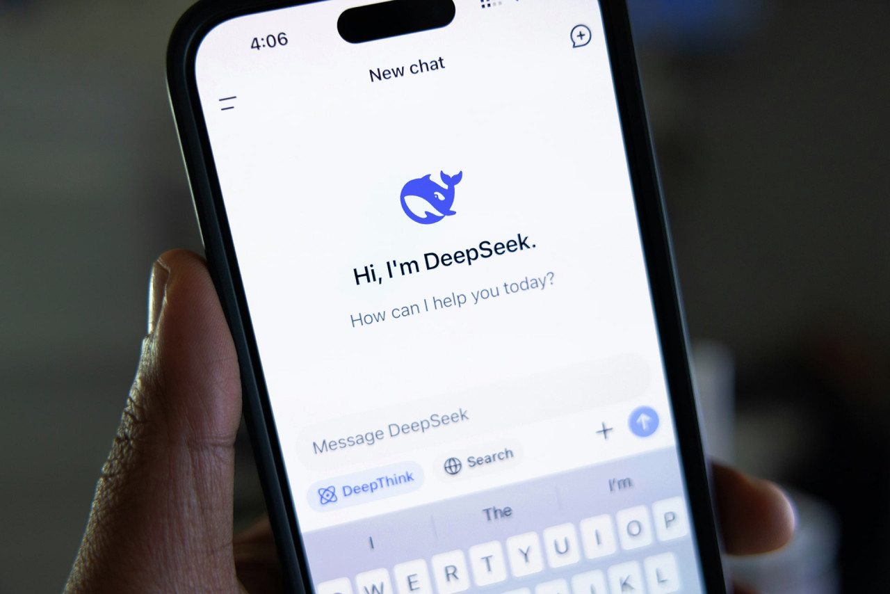 DeepSeek R1安裝教學！免費離線任用、防資料外流！ | ezone