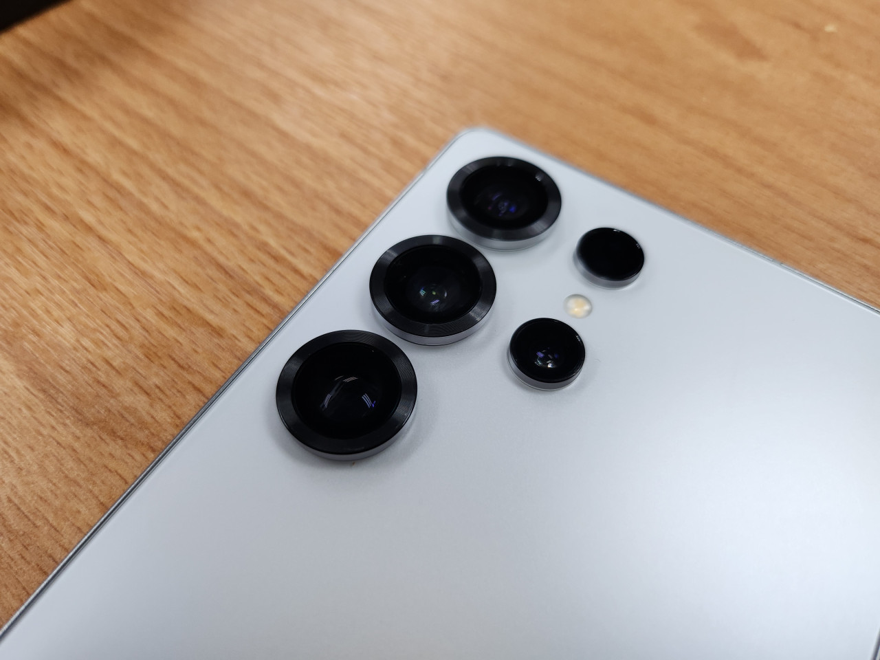 Samsung Galaxy S25 Ultra 實機開箱 鏡頭、跑分、AI 應用全面評測 | ezone