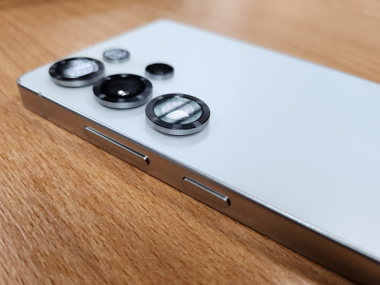 Samsung Galaxy S25 Ultra 實機開箱 鏡頭、跑分、AI 應用全面評測 | ezone