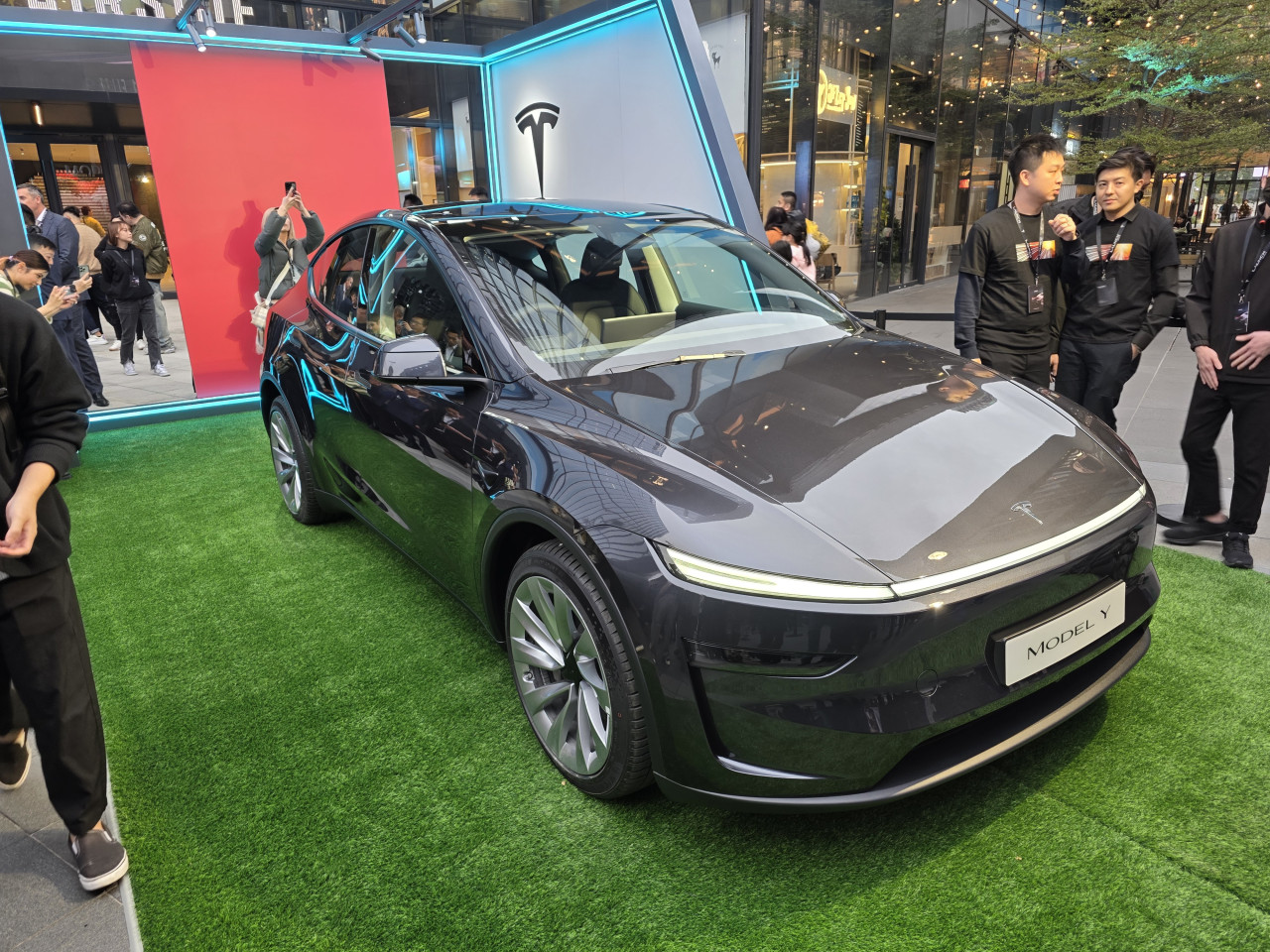 Tesla香港售價2026｜新版Model 3 / Model Y體驗升級！價錢、規格、充電率、續航公里比拼 | ezone