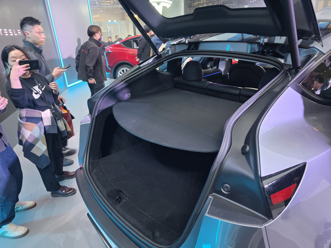 Tesla香港售價2026｜新版Model 3 / Model Y體驗升級！價錢、規格、充電率、續航公里比拼 | ezone