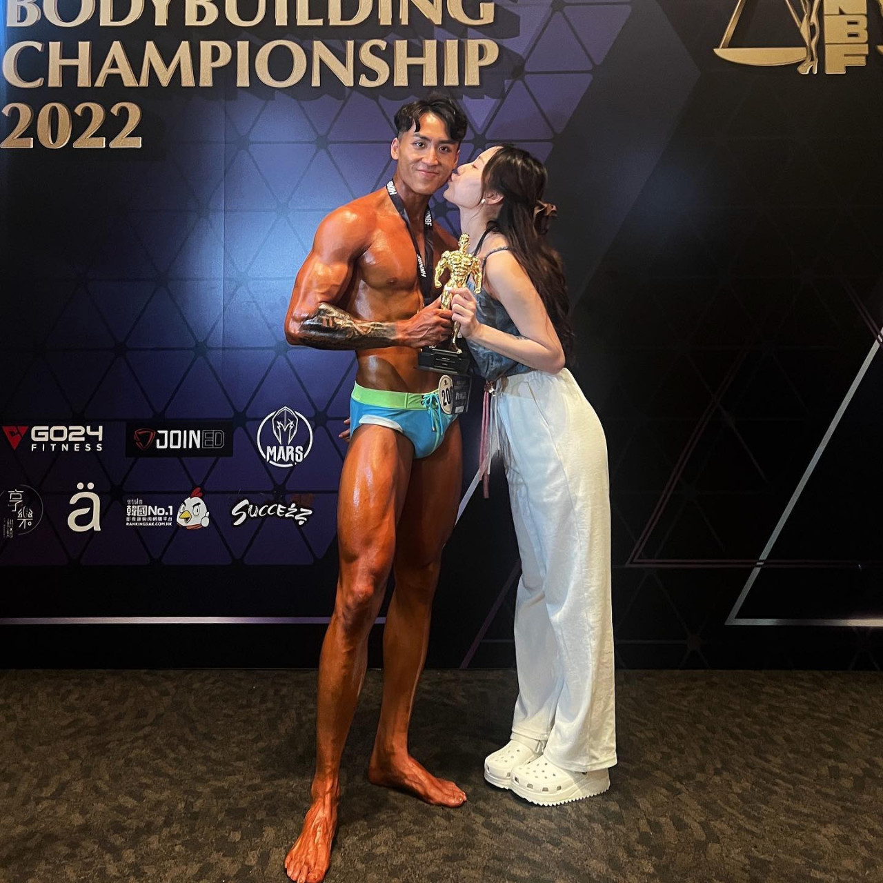 吳泳偷食｜正印Fafa被網民分析7年前「派帽」回力鏢 驚爆黑歷史撇前男友轉愛教練 | UHK 港生活