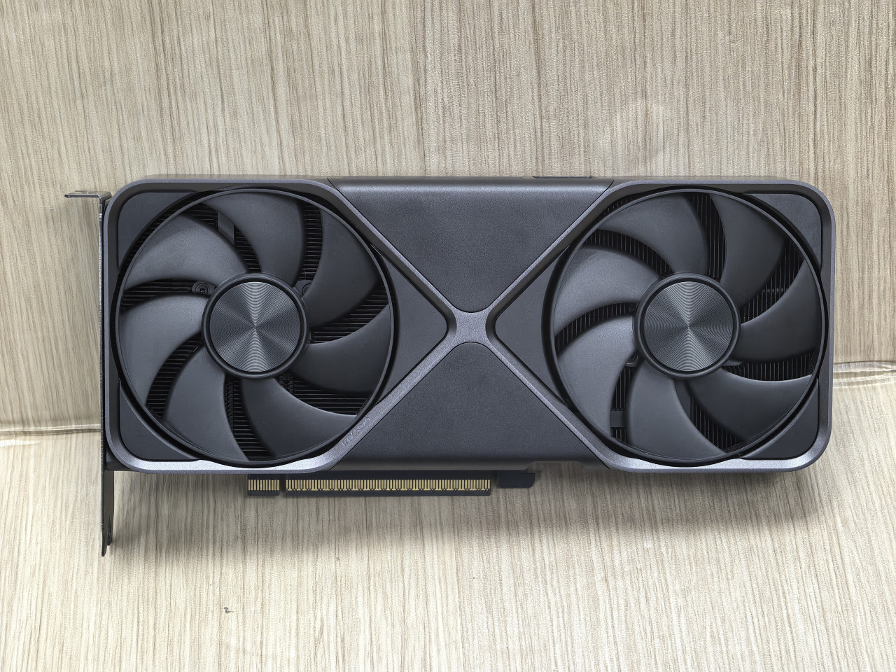 NVIDIA GeForce RTX 5070 FE 詳測！挑戰《Monster Hunter Wilds》4K 最高畫質！ | ezone