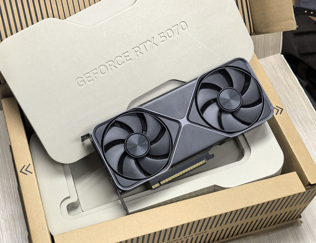 NVIDIA GeForce RTX 5070 FE 詳測！挑戰《Monster Hunter Wilds》4K 最高畫質！ | ezone