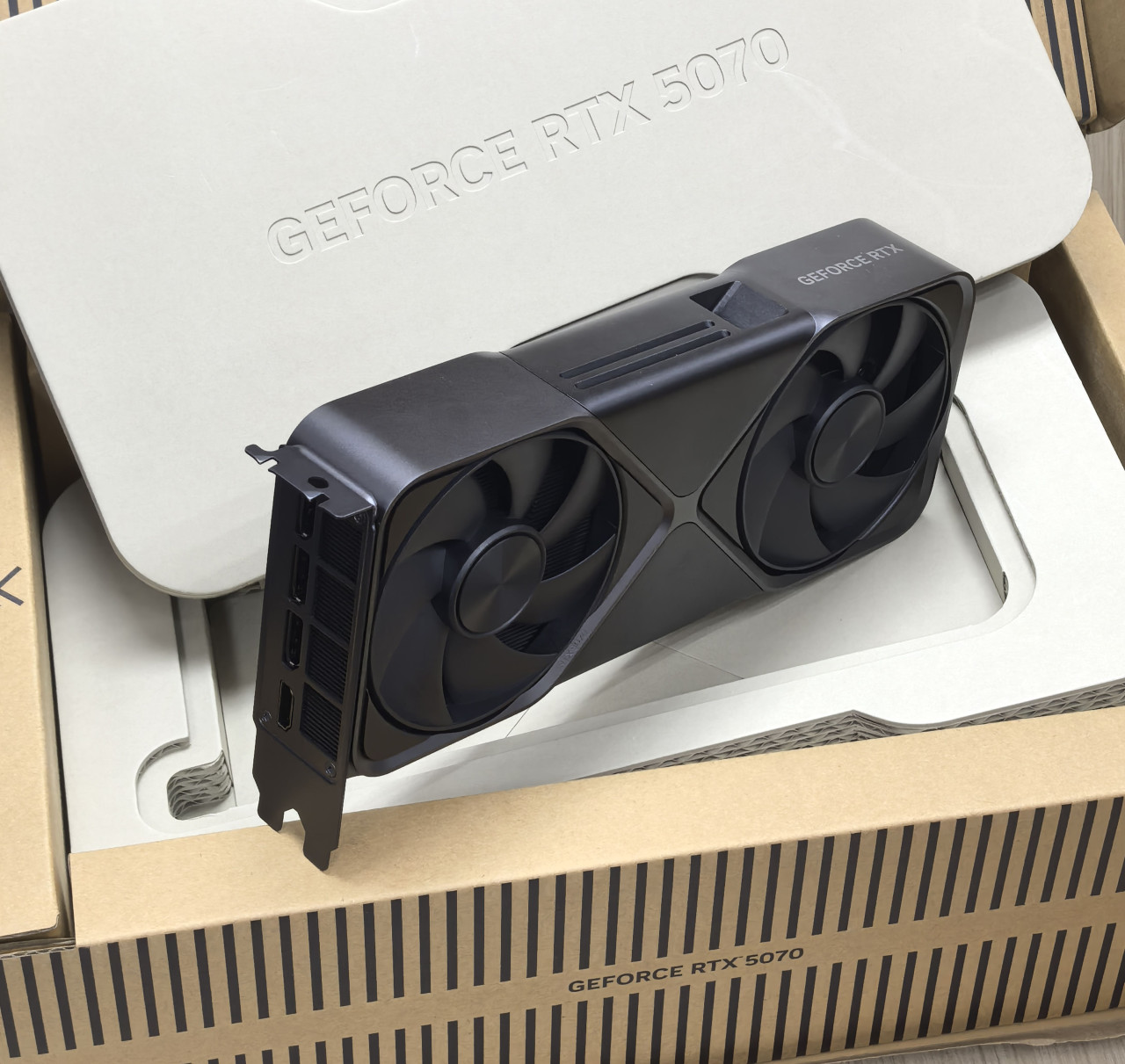 NVIDIA GeForce RTX 5070 FE 詳測！挑戰《Monster Hunter Wilds》4K 最高畫質！ | ezone