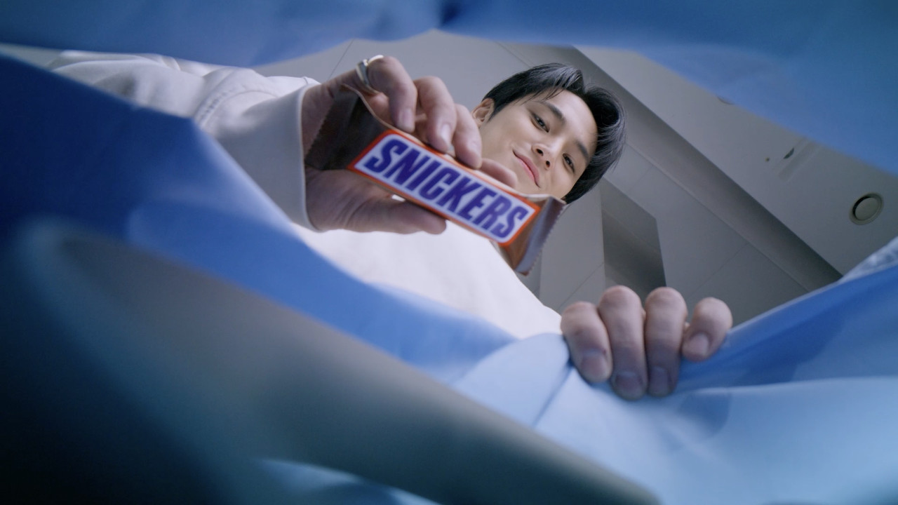 SNICKERS聯乘MINGYU@SEVENTEEN！便利店換領MINGYU限量明信片套裝 | U Food