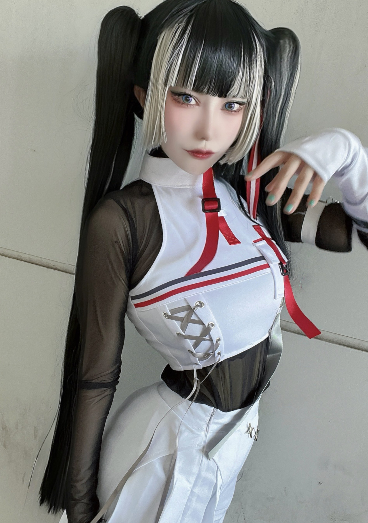 Hololive儒烏風亭螺鈿 日本女僕Coser 還原迷人眼神氣質 | ezone