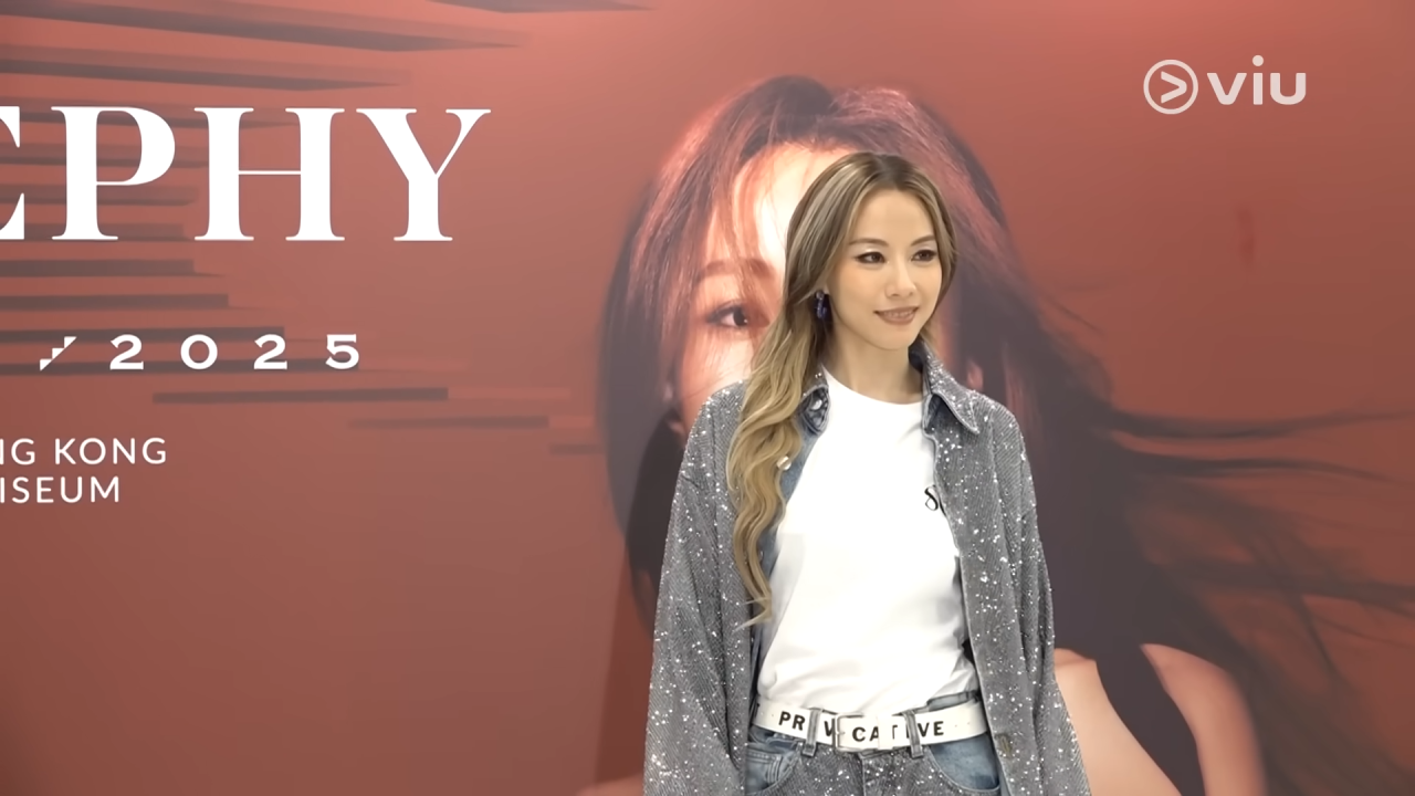 鄧麗欣紅館演唱會2025｜Stephy完騷後冧爆語出驚人放閃 6字真言講男友令全場起哄 | UHK 港生活