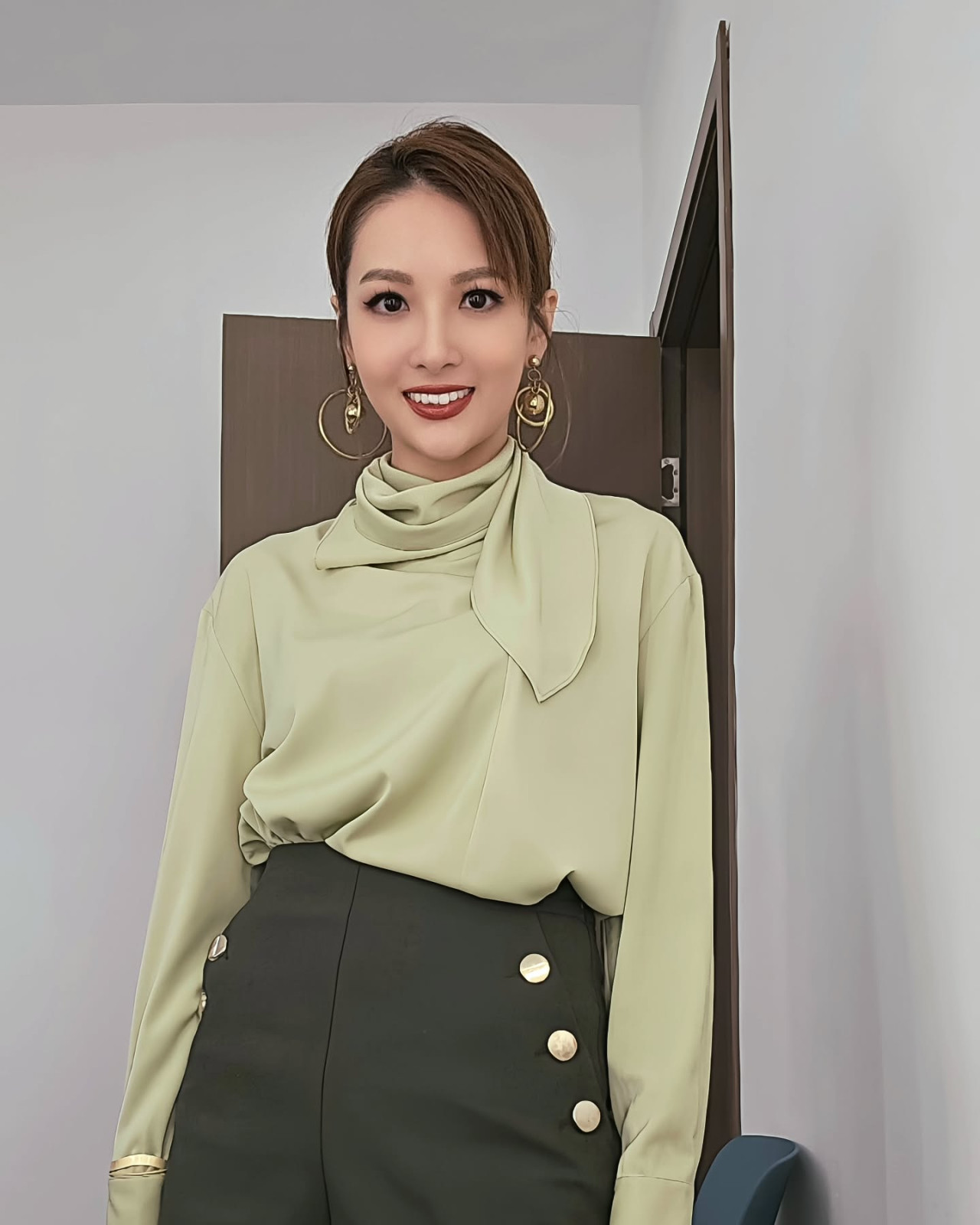 2017年落選港姐發文呻「被離巢」！公開對話截圖怒斥TVB行政有問題：離開是最正確選擇 | UHK 港生活