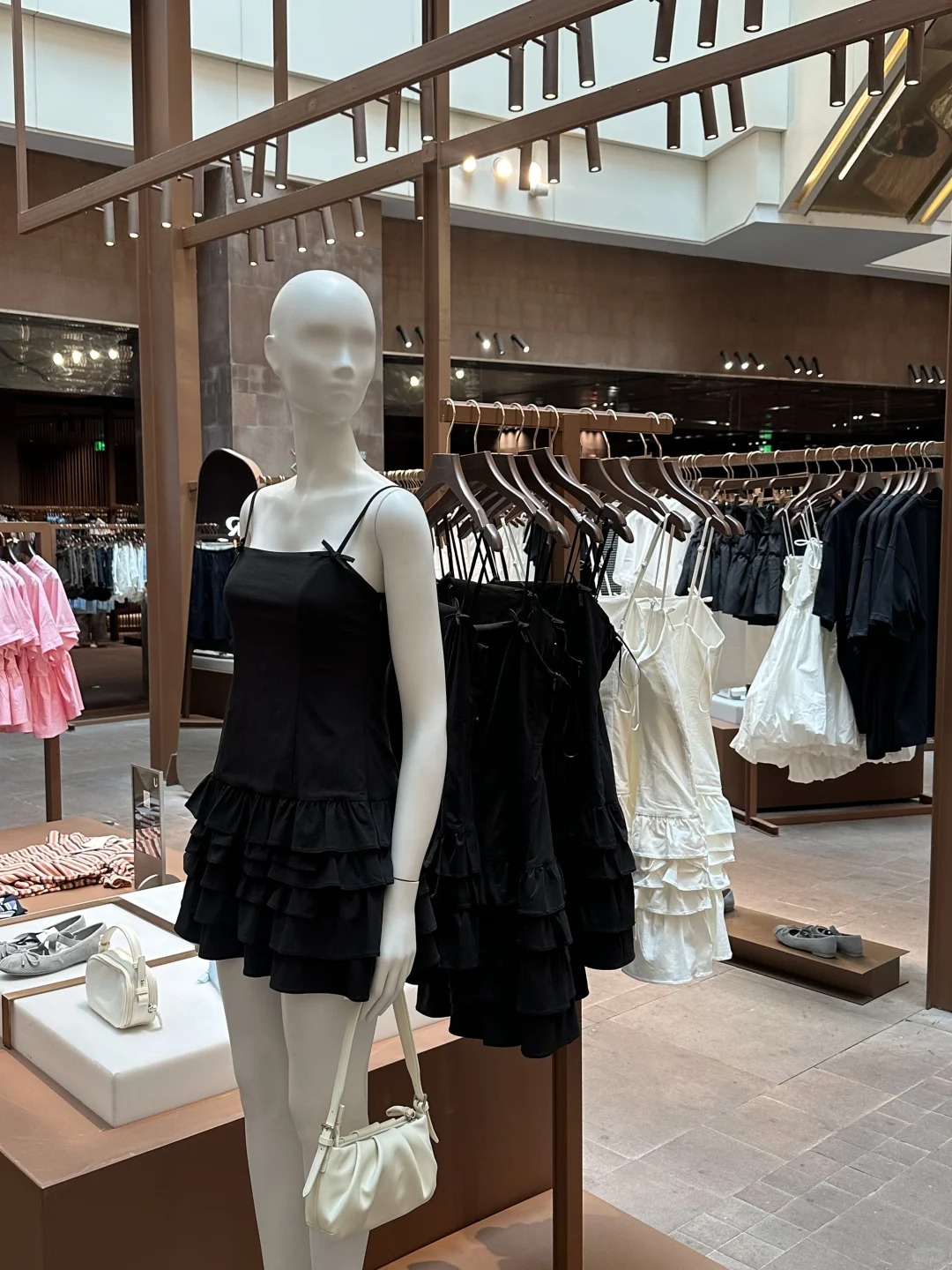 內地快時尚品牌URBAN REVIVO攻港！價錢風格定位與ZARA/ GU相若 | UHK 港生活