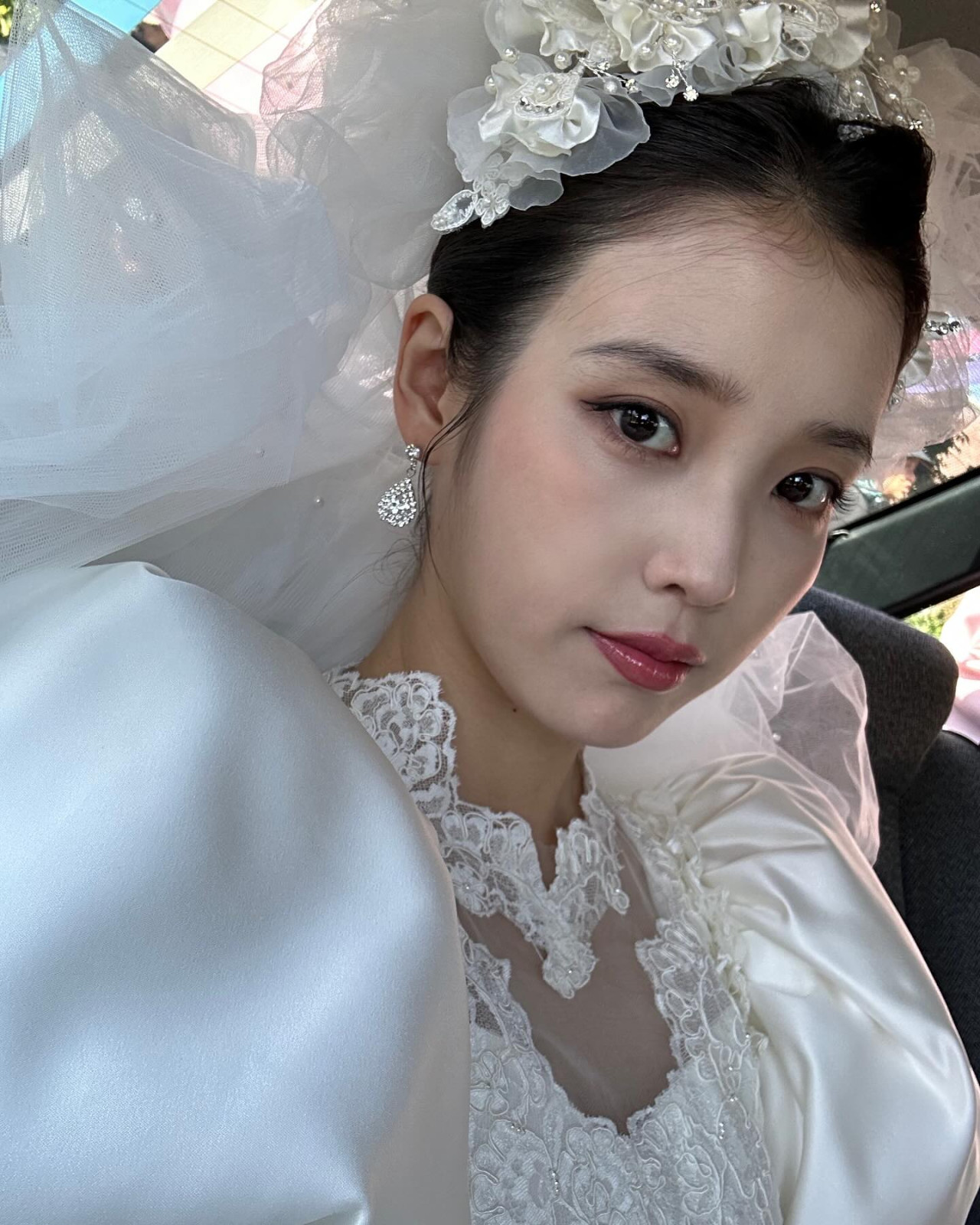 韓國國民女歌手IU全年收入高達300韓億元！超寵工作人員豪送AirPods Max等過百份禮物 | UHK 港生活