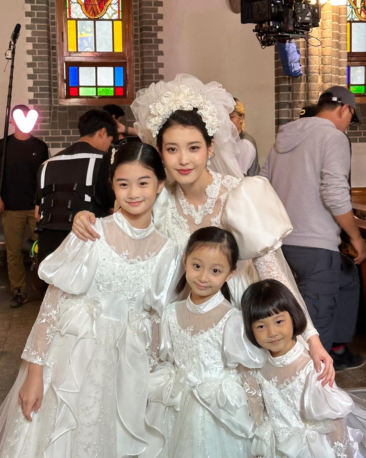 韓國國民女歌手IU全年收入高達300韓億元！超寵工作人員豪送AirPods Max等過百份禮物 | UHK 港生活