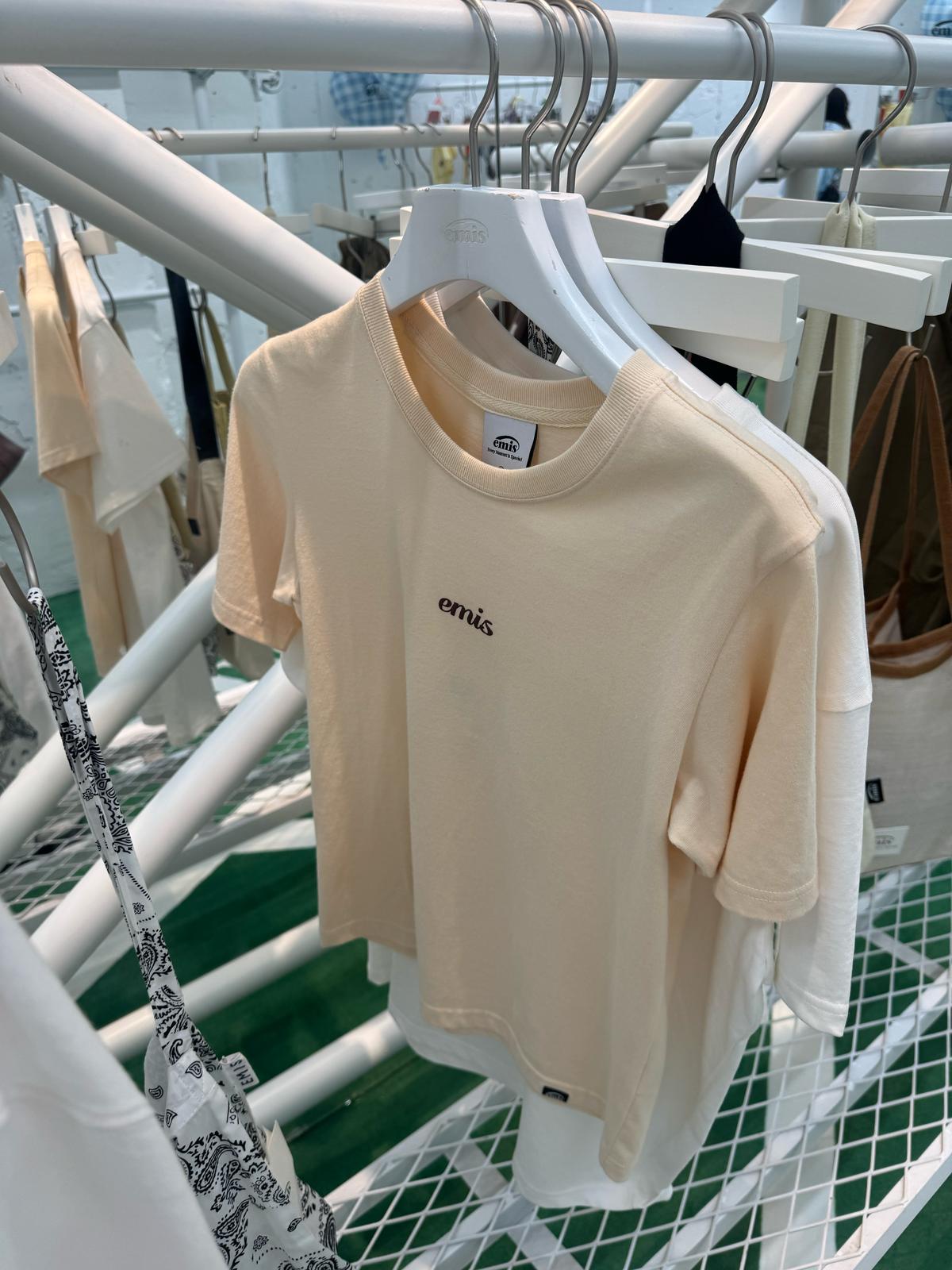 韓國emis旗艦店首度襲港進駐港島！全新春夏款式+港鐵站/綠色草地打卡 | UHK 港生活