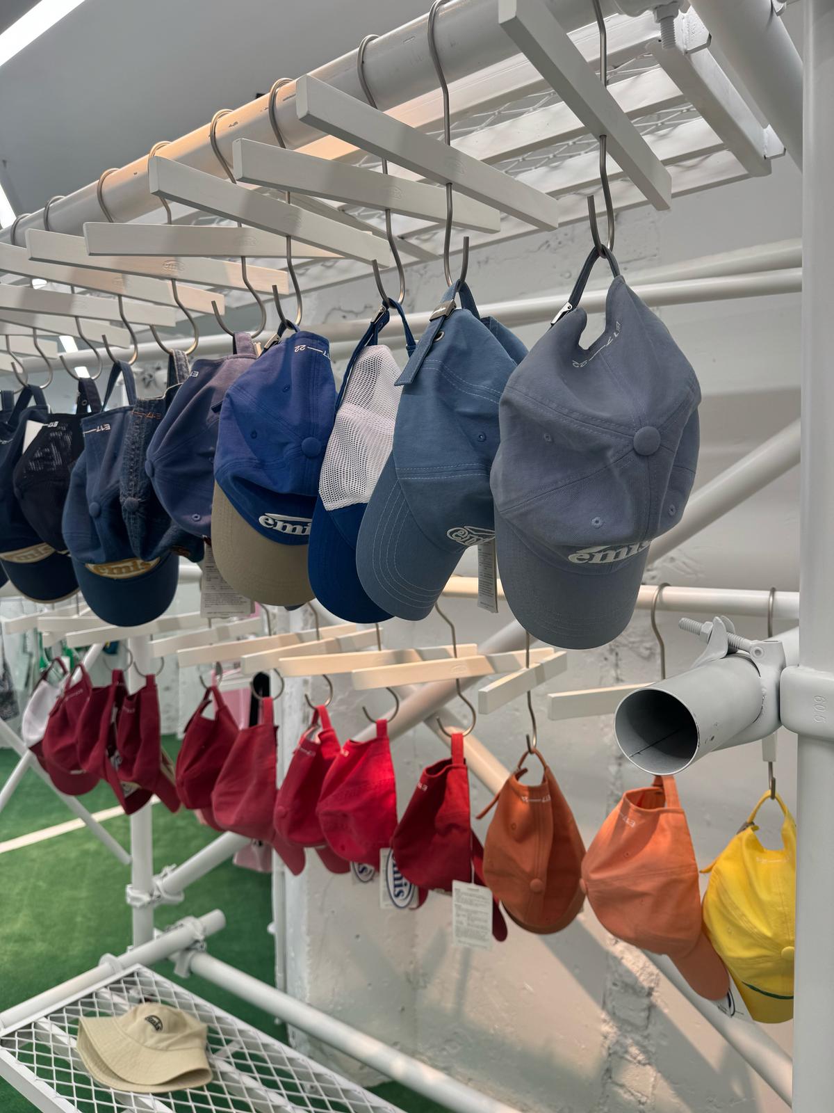 韓國emis旗艦店首度襲港進駐港島！全新春夏款式+港鐵站/綠色草地打卡 | UHK 港生活