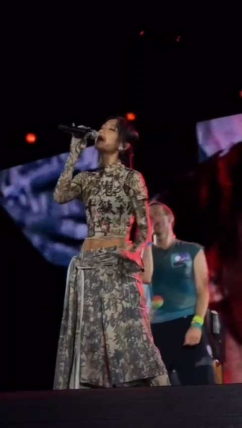 Coldplay啟德演唱會｜Marf台上驚喜合唱《We Pray》 改編廣東話！不止擔任暖場嘉賓 | UHK 港生活