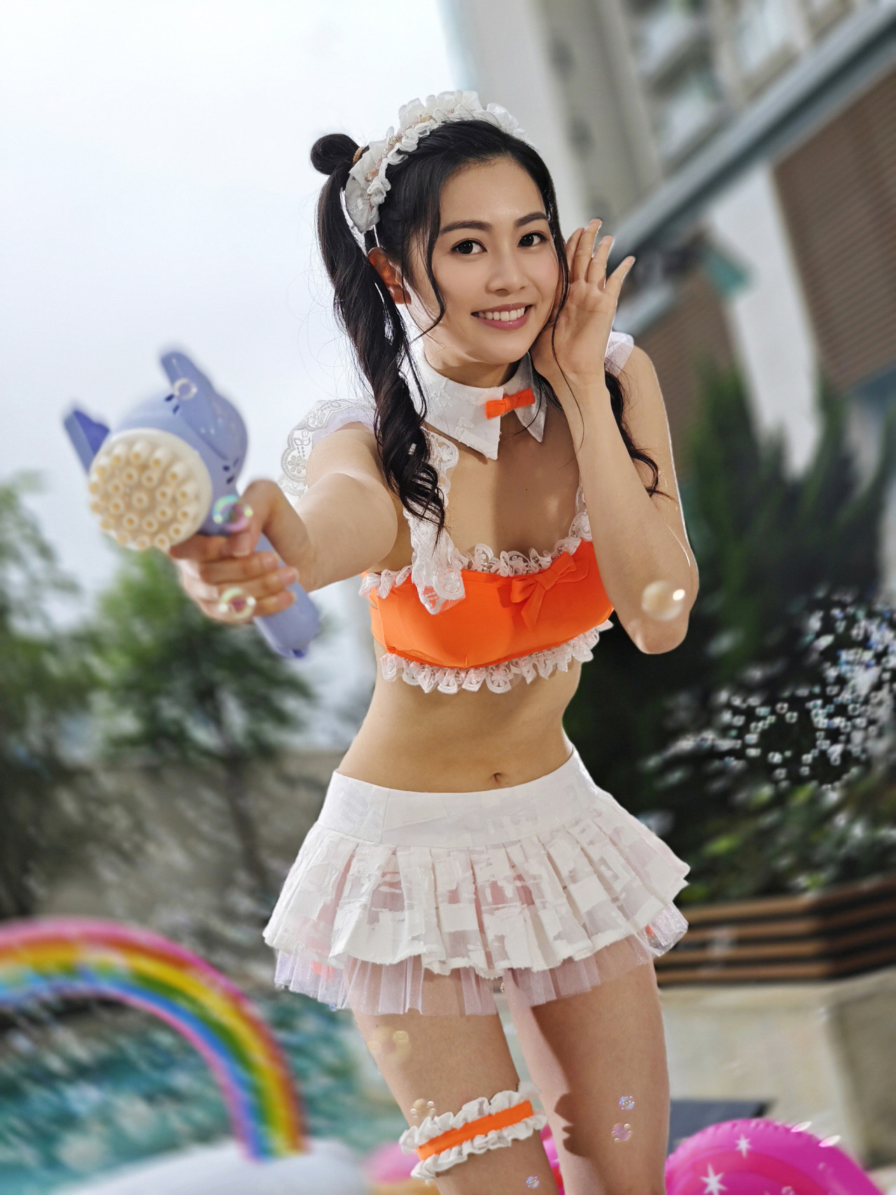 劉穎鏇打籃球近距離真實生圖曝光 大批中學生簇擁圍住集郵：「真人很美」 | UHK 港生活