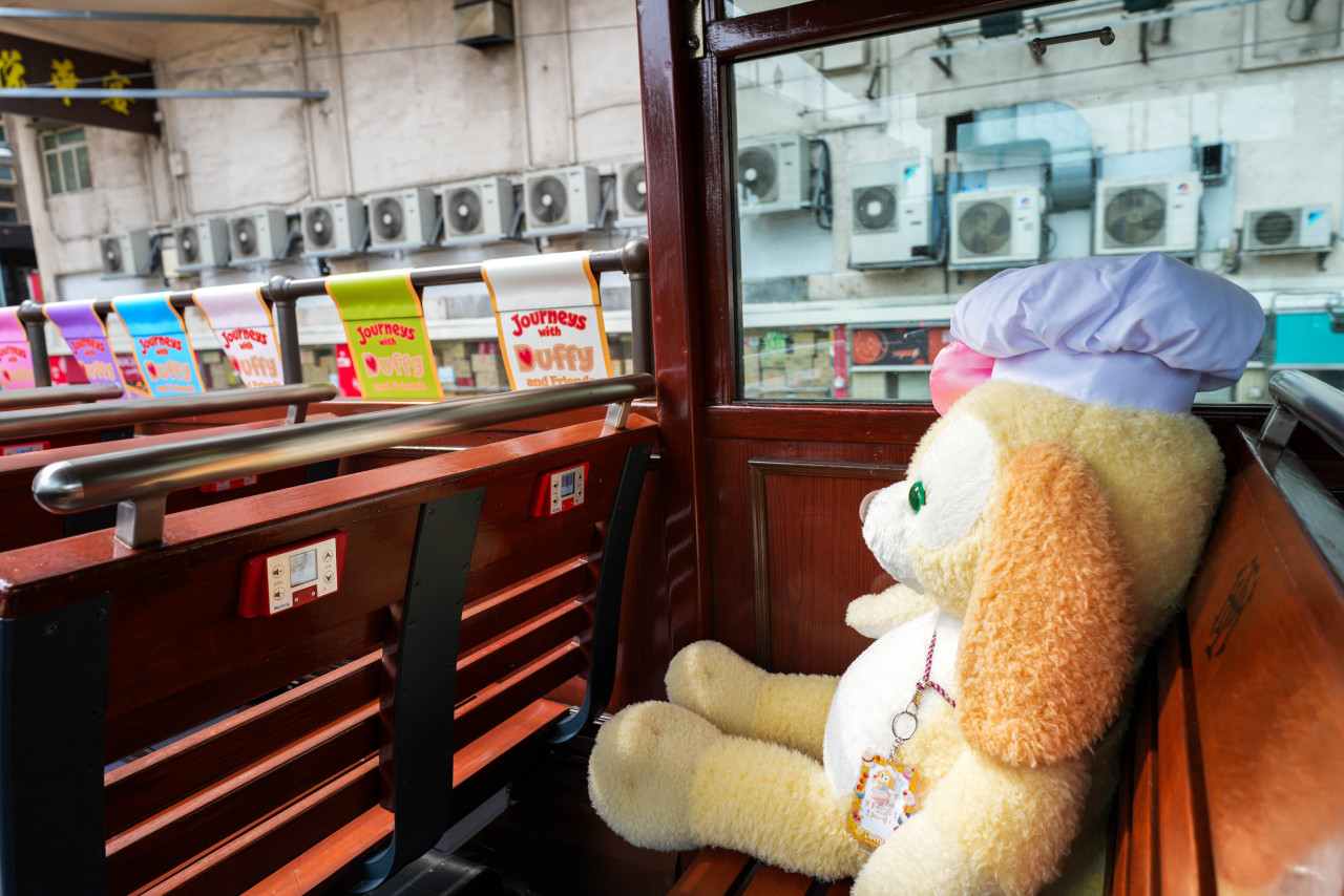 迪士尼Duffy與好友主題電車登場！春日限定車廂打卡位+限量特別版精品 | UHK 港生活