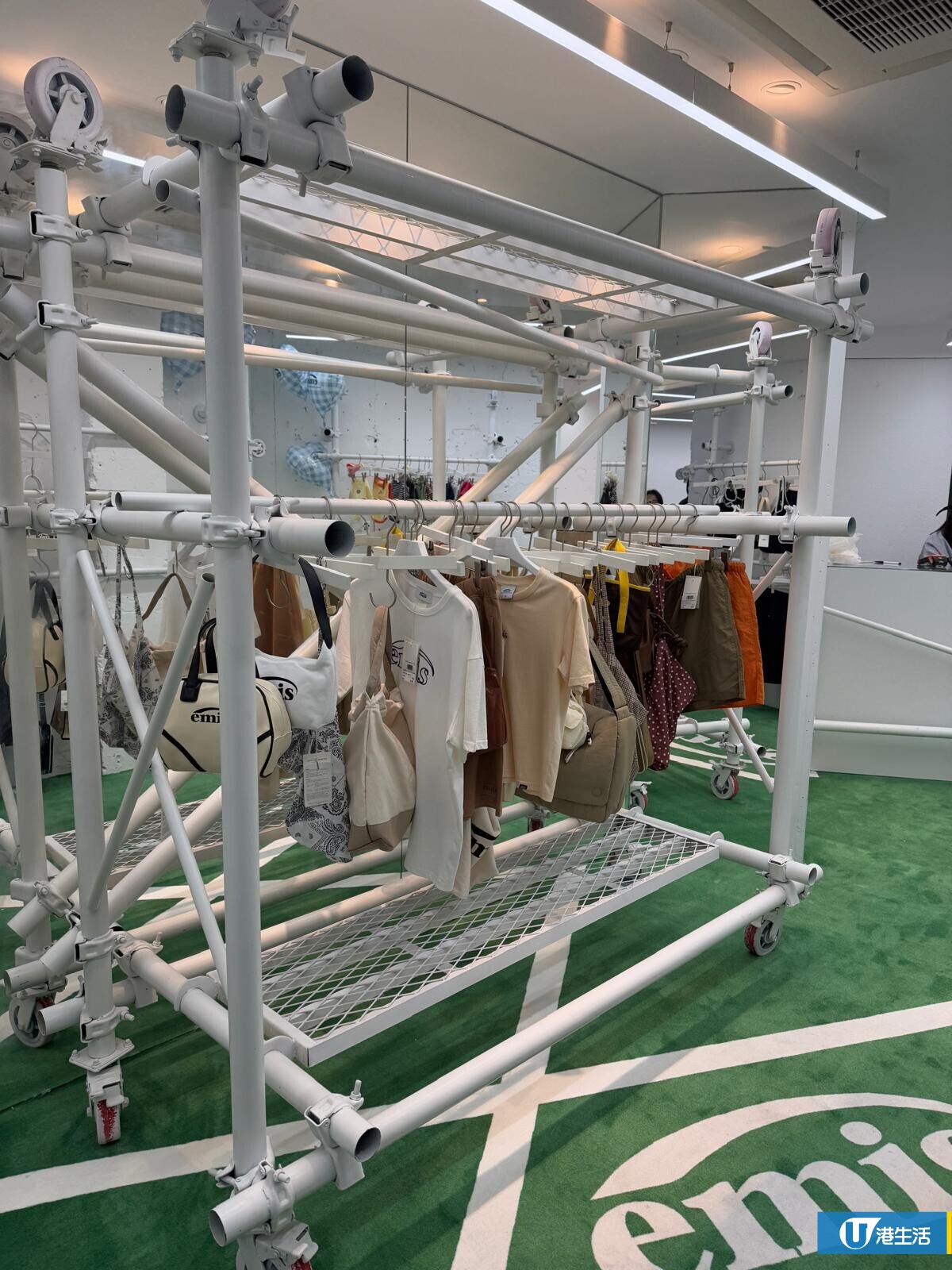 韓國emis旗艦店首度襲港進駐港島！全新春夏款式+港鐵站/綠色草地打卡 | UHK 港生活