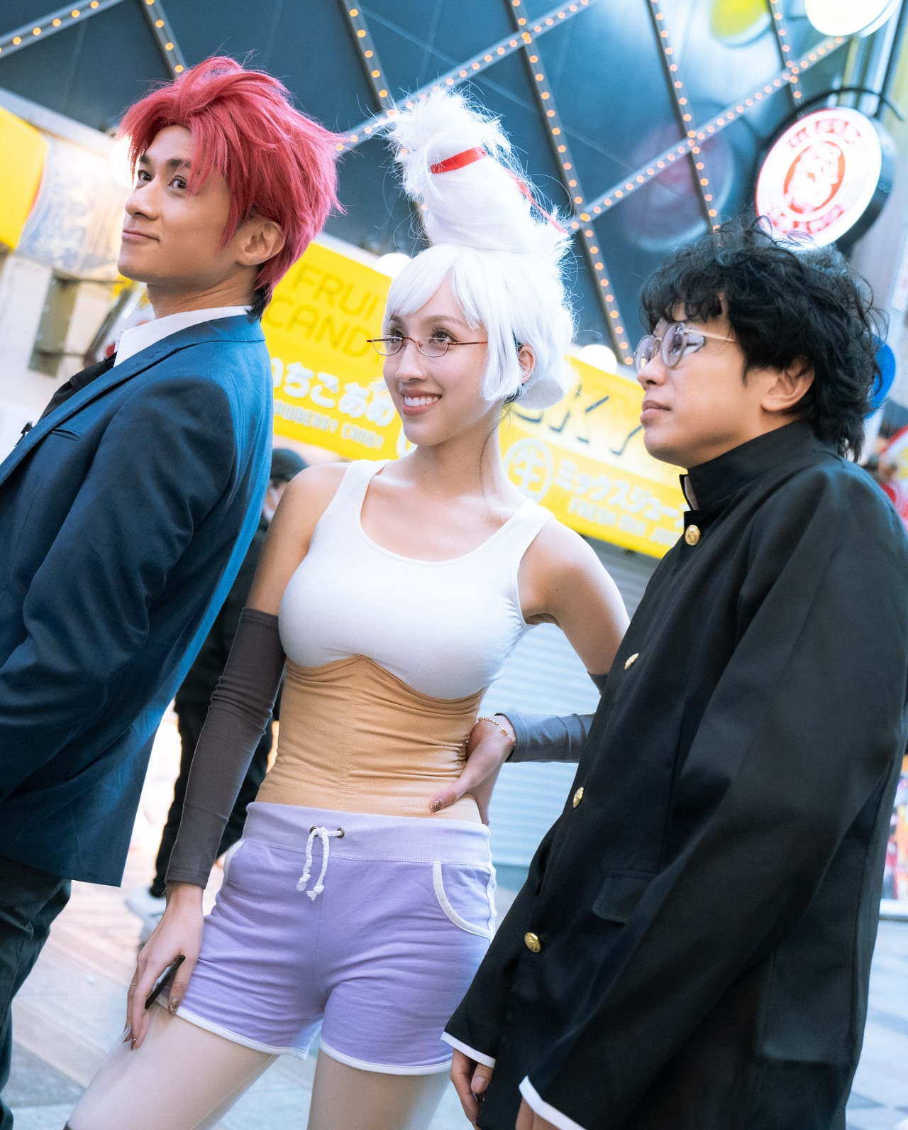 海兒日本Cosplay花絮照曝光 白色貼身背心震撼網民 導彈級上圍S形曲線完美展現 | ezone