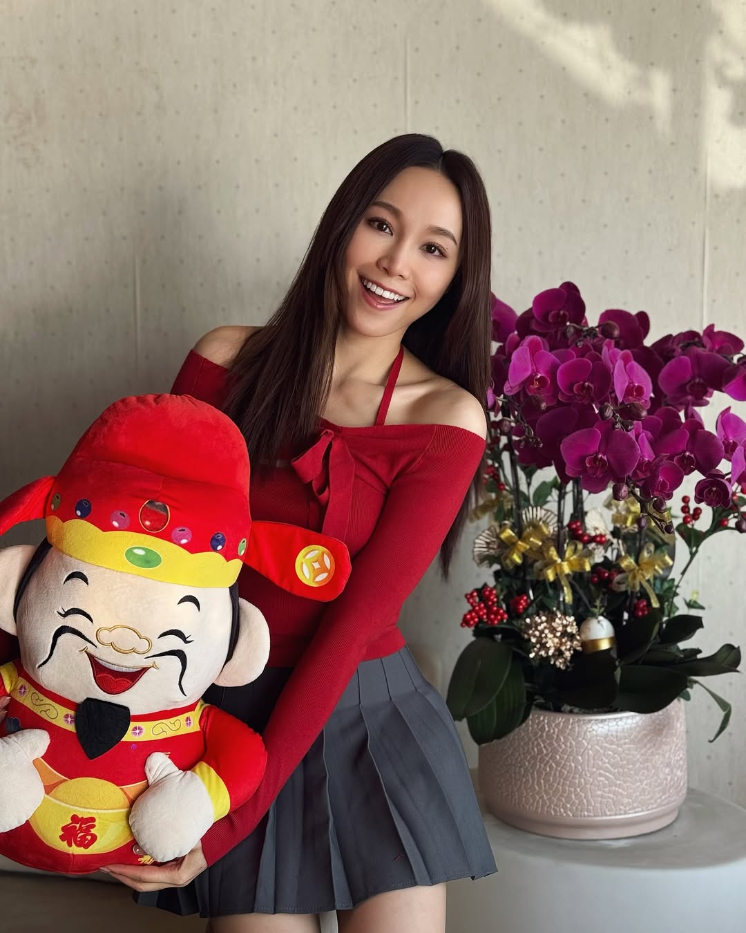 TVB性感小花大浴缸影性感相如酒池肉林 濕身大DeepV夾深溝震撼眼球 | UHK 港生活