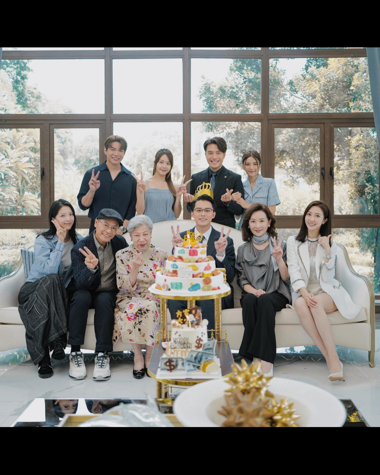 5億身家TVB視帝離婚後為23歲港姐冠軍慶生 關係親暱私下親自教打網球 | UHK 港生活