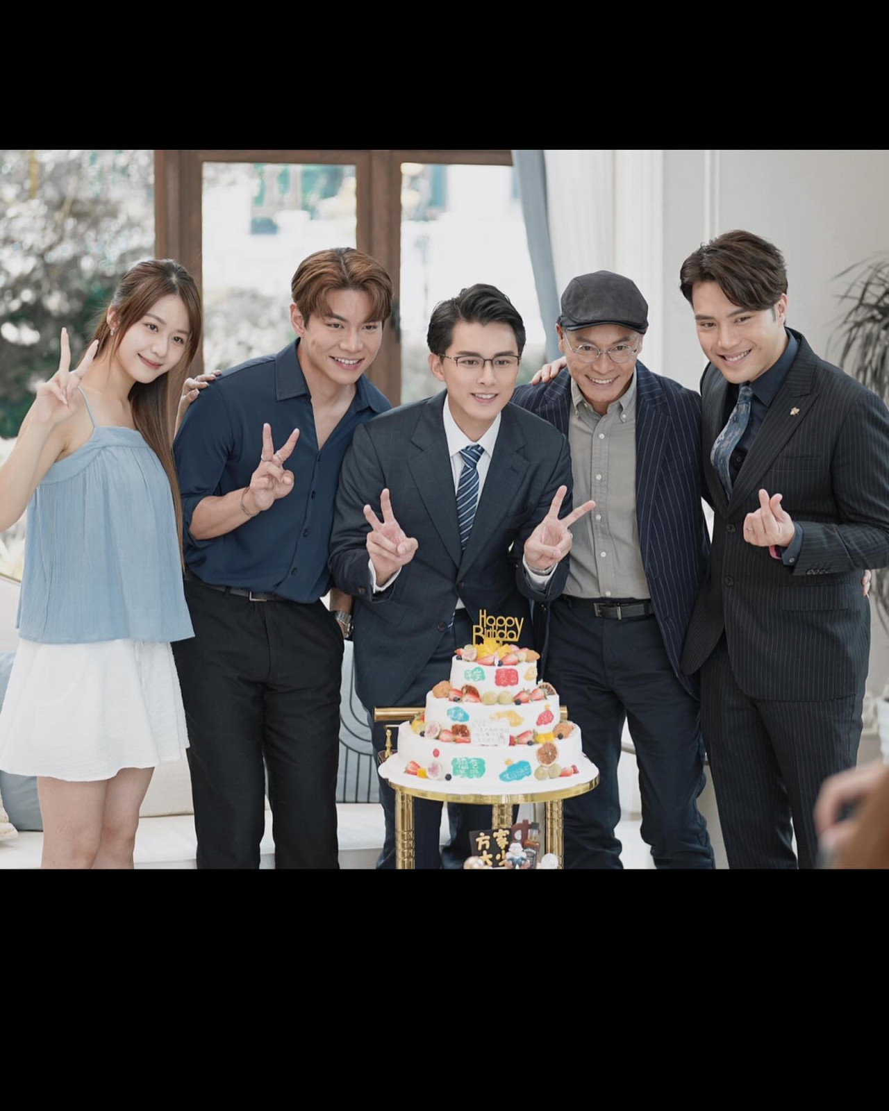 5億身家TVB視帝離婚後為23歲港姐冠軍慶生 關係親暱私下親自教打網球 | UHK 港生活