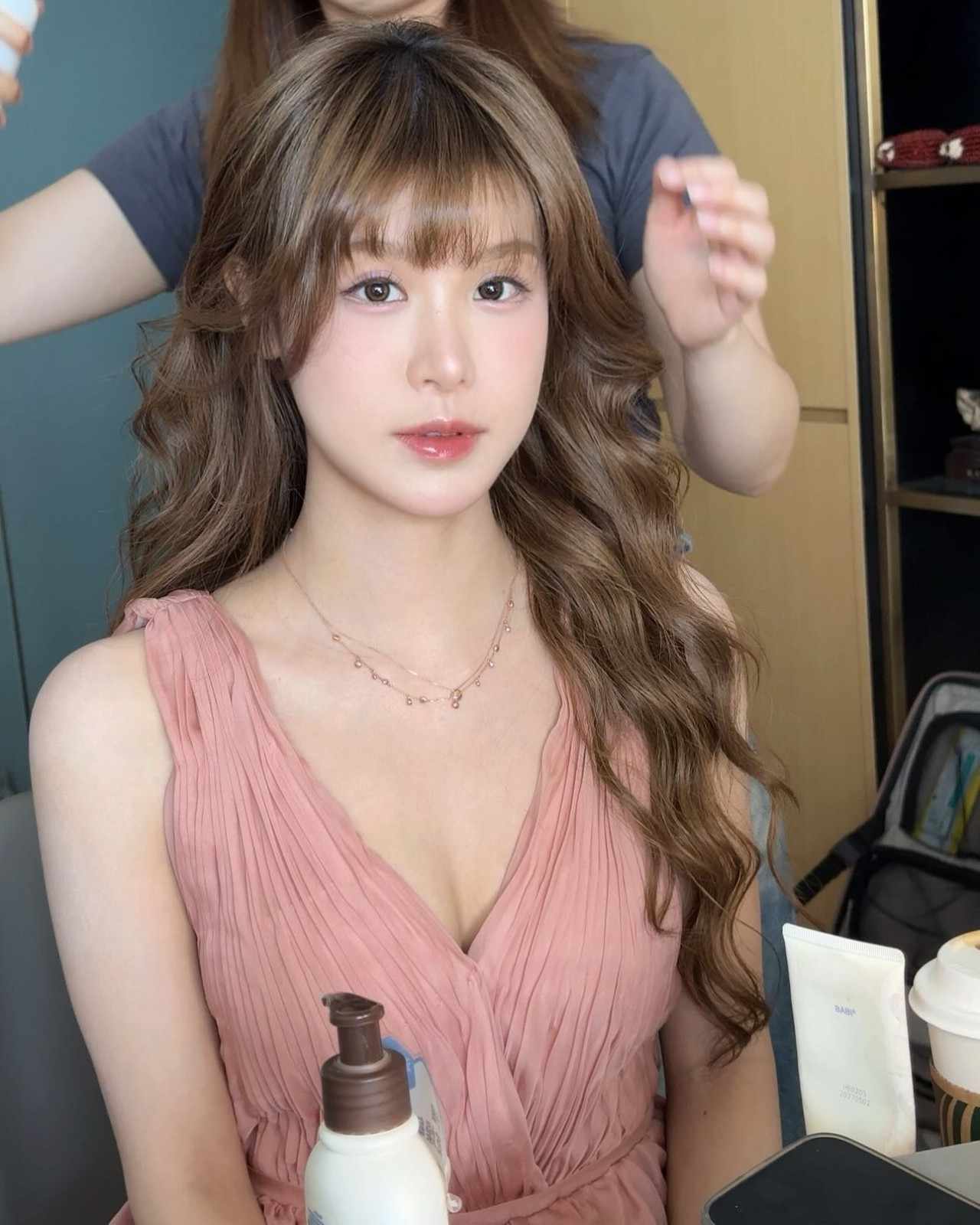 25歲古佩玲罕有駁長頭髮形象焕然一新 DeepV俯身晒事業線獲讚：長髮好索 | UHK 港生活