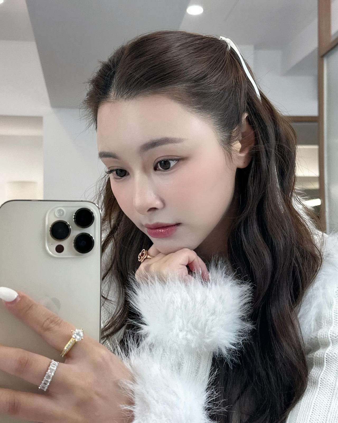 31歲藝人蔚雨芯涉詐騙藝人股東580萬投資款 遭廉署落案起訴三罪 | UHK 港生活