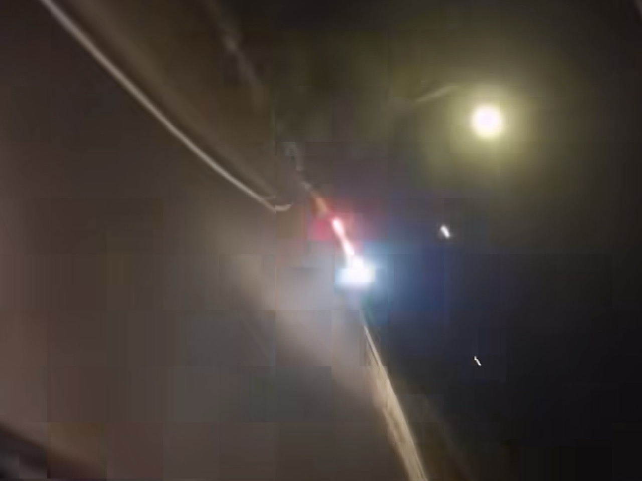 車Cam直擊│深夜荃錦公路兩私家車迎頭猛撼 四人受傷經典AE86遭殃 | ezone