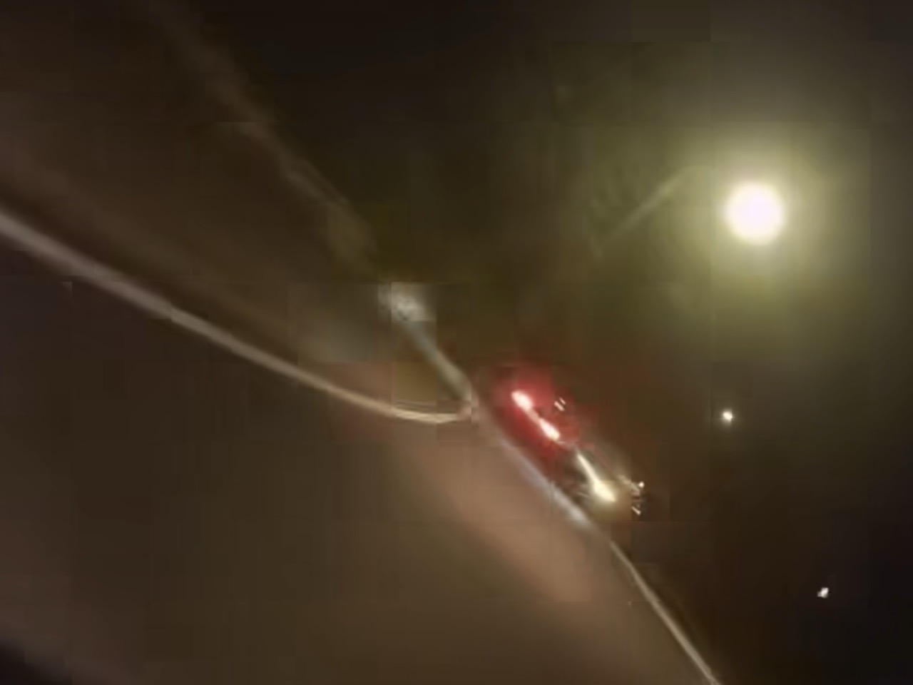 車Cam直擊│深夜荃錦公路兩私家車迎頭猛撼 四人受傷經典AE86遭殃 | ezone