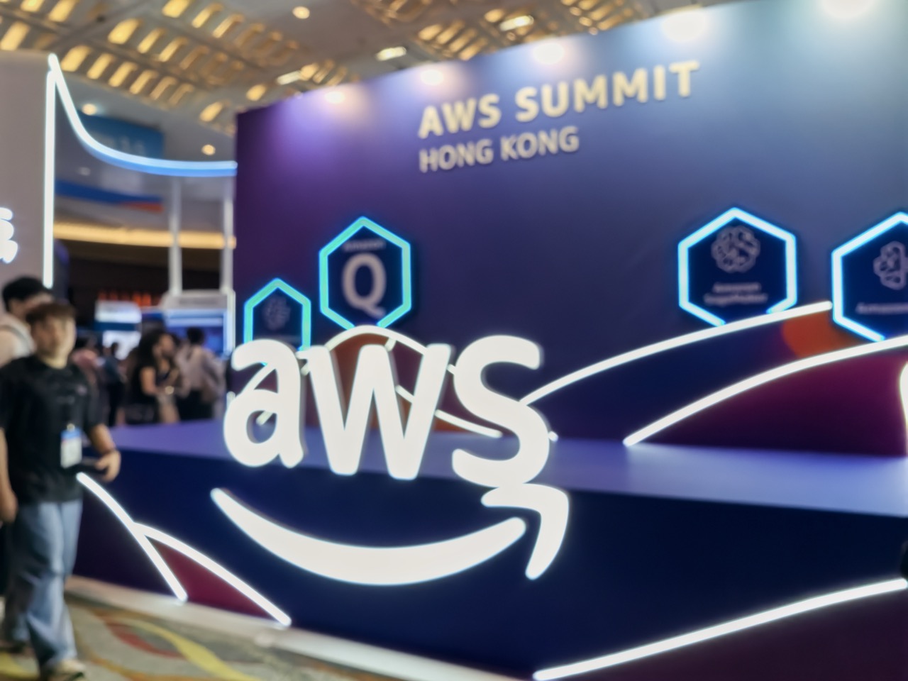AWS Summit Hong Kong 2025｜雲端決勝 AWS技術解密 F1極速洞察及體育娛樂產業升級之路 | ezone