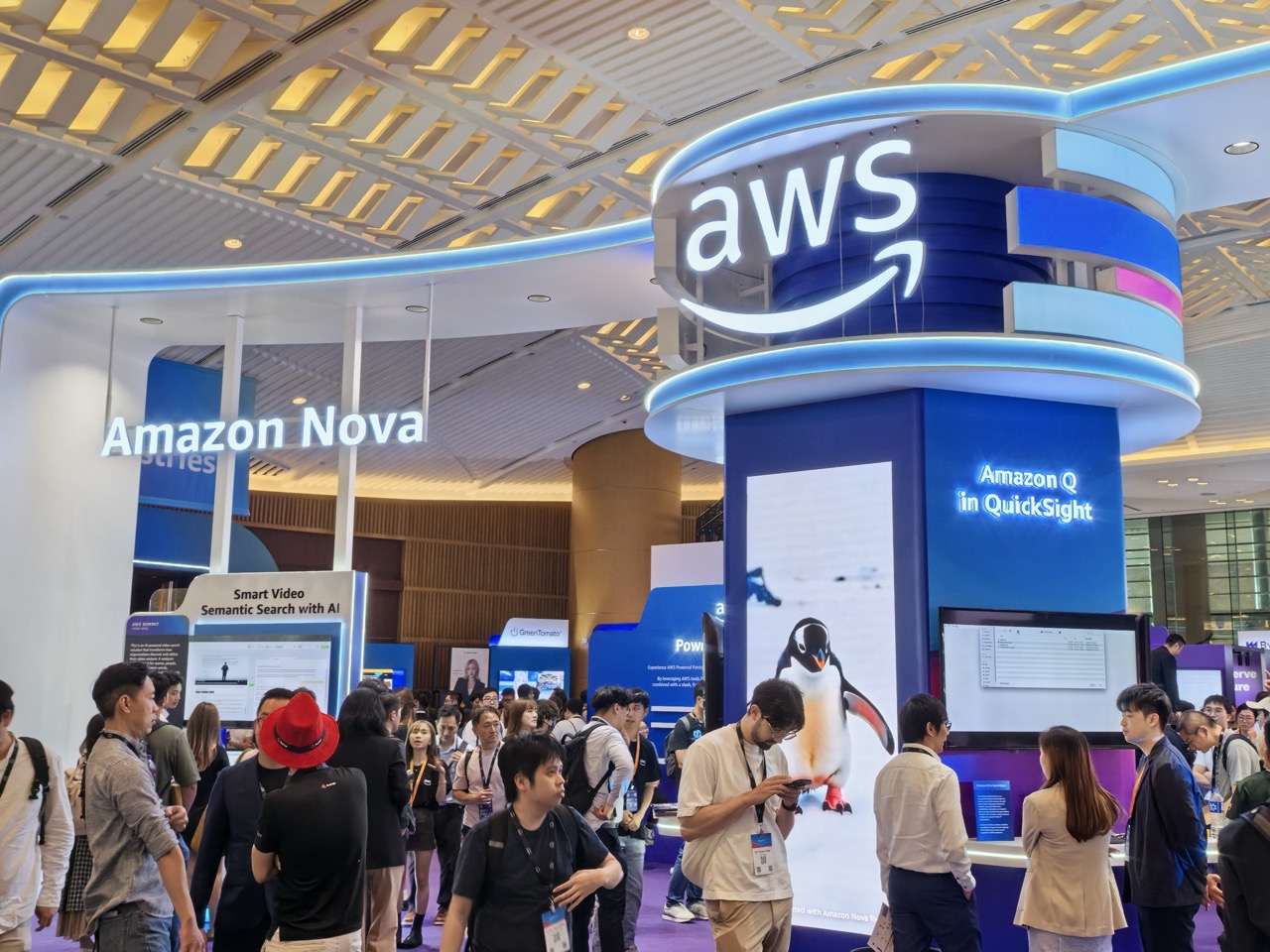 AWS Summit Hong Kong 2025｜雲端決勝 AWS技術解密 F1極速洞察及體育娛樂產業升級之路 | ezone