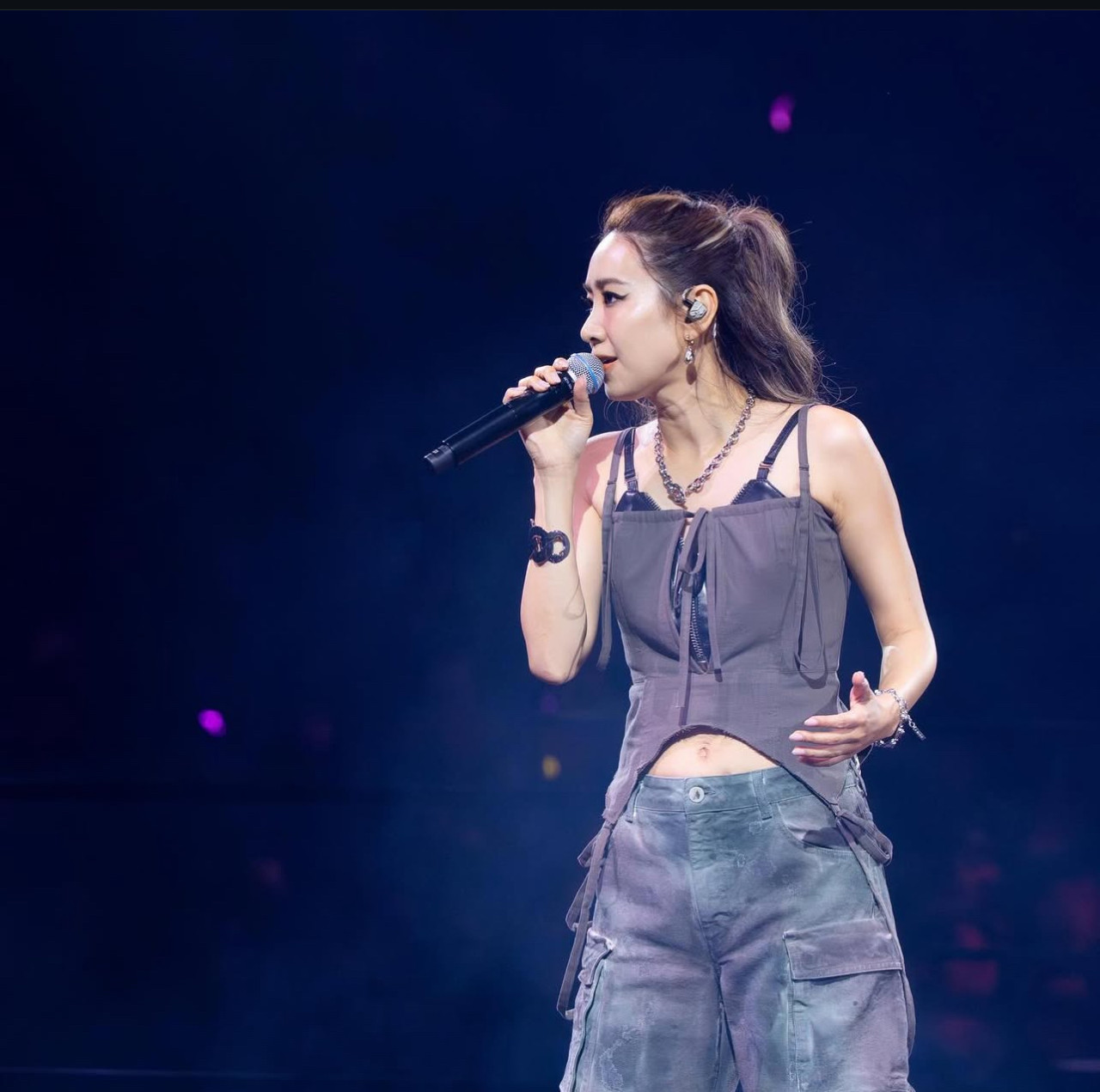 鄭秀文澳門演唱會2025｜當紅女歌手久休8年驚喜現身任嘉賓 獻唱代表作掀回憶殺 | UHK 港生活