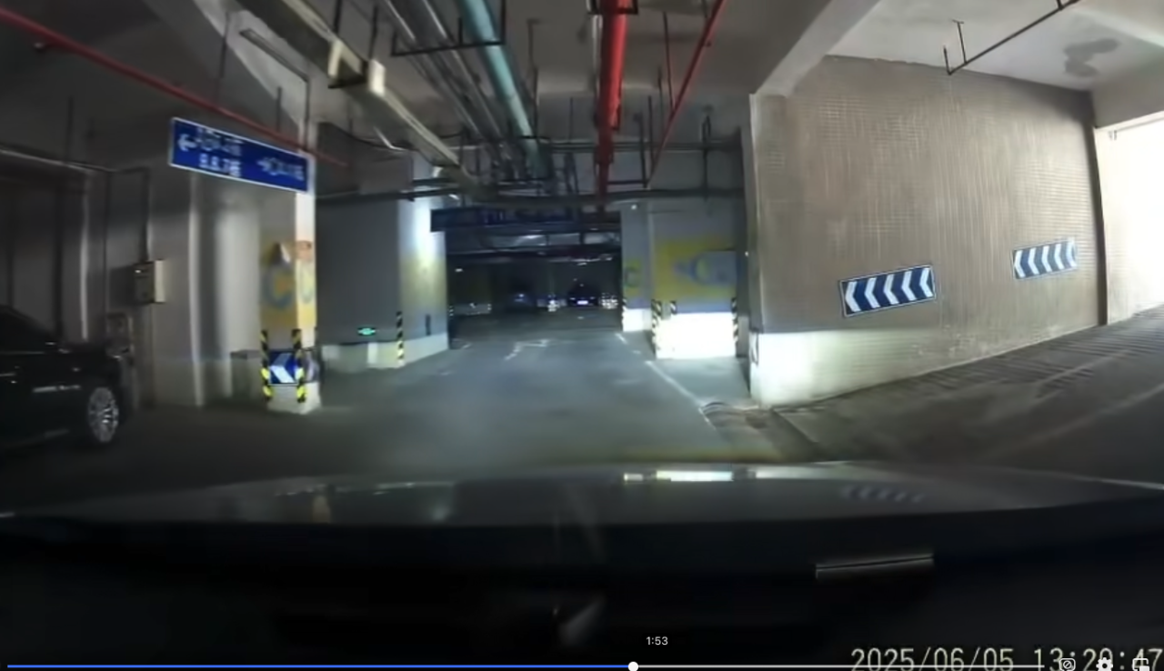 車cam直擊｜陰森停車場疑遇上吊事件 車主急急駛回地面 網民熱議：好明顯有人XX | ezone