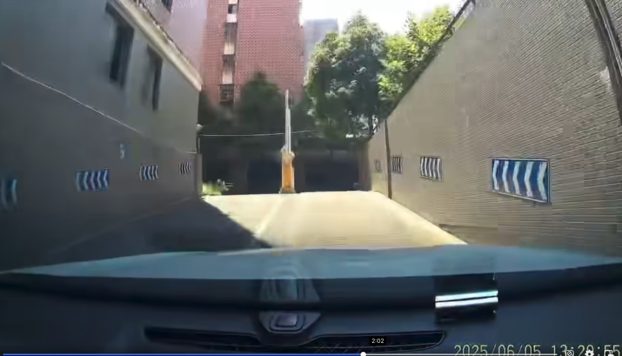 車cam直擊｜陰森停車場疑遇上吊事件 車主急急駛回地面 網民熱議：好明顯有人XX | ezone