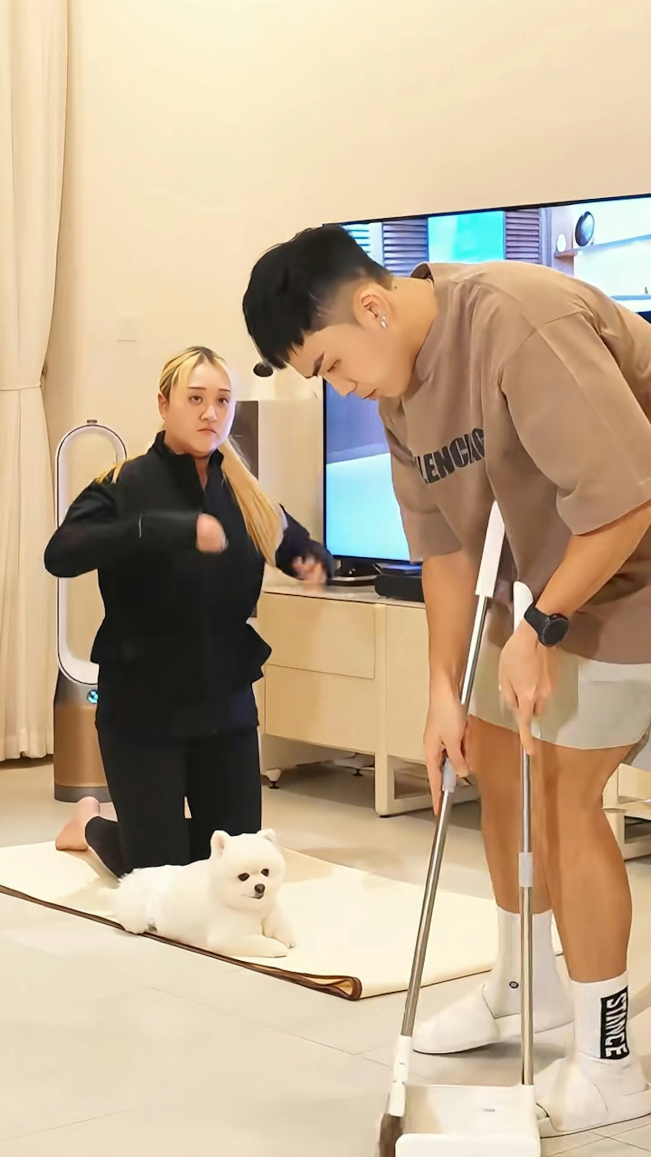 TVB億萬駙馬獲富貴老婆跪拜重振雄風 3000呎獨立屋做皇帝盡顯夫威 | UHK 港生活