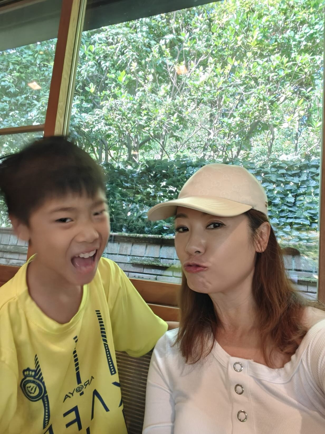 前港姐冠軍撰文「不能陪伴他很長的時間」惹揣測 卸任後嫁百億富商誕兩子生活無憂 | UHK 港生活