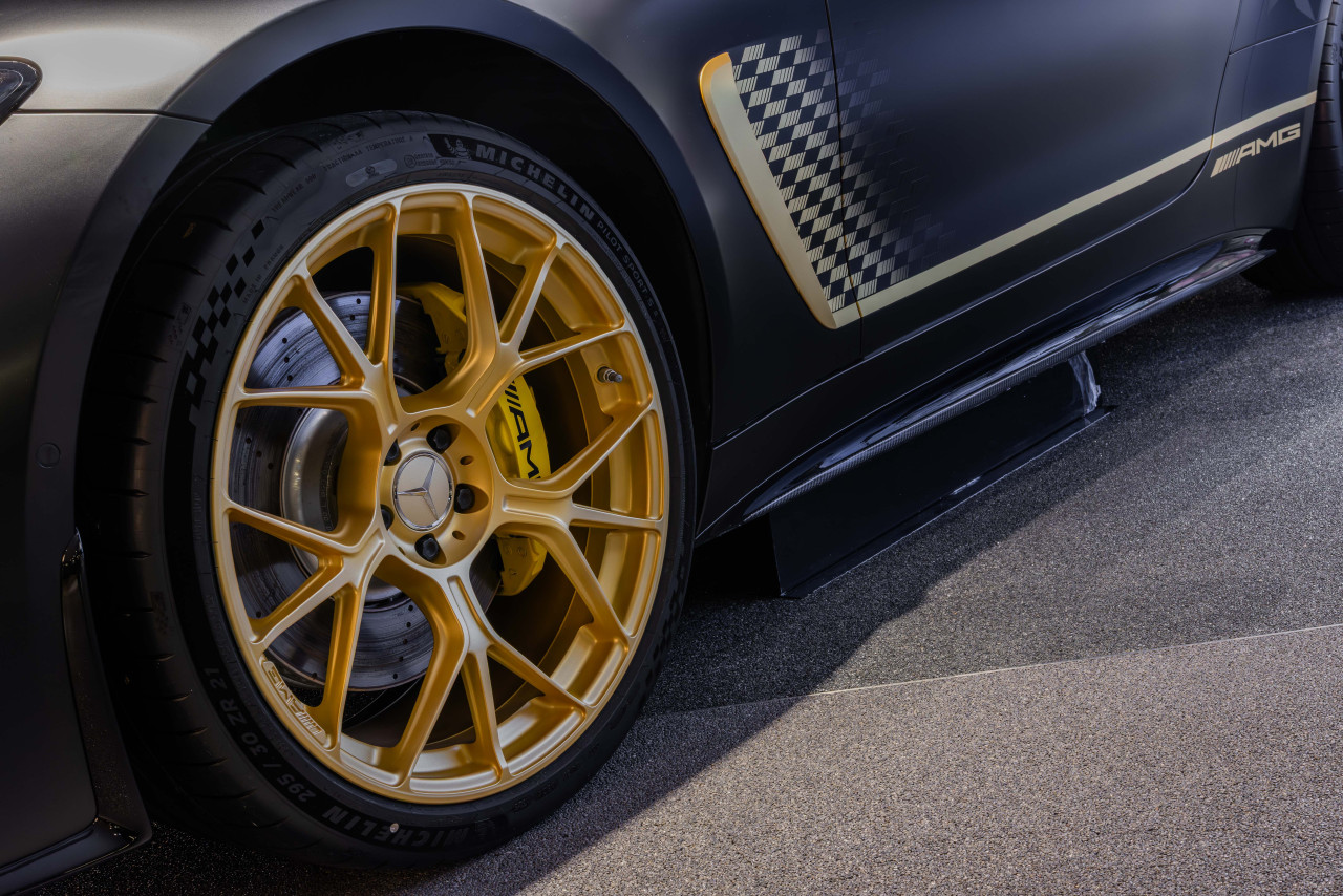 F1 電影熱潮來襲 全球僅 52 輛 Mercedes-AMG 限量版 GT「APXGP Edition」特別改裝展示型號限時展出 | ezone