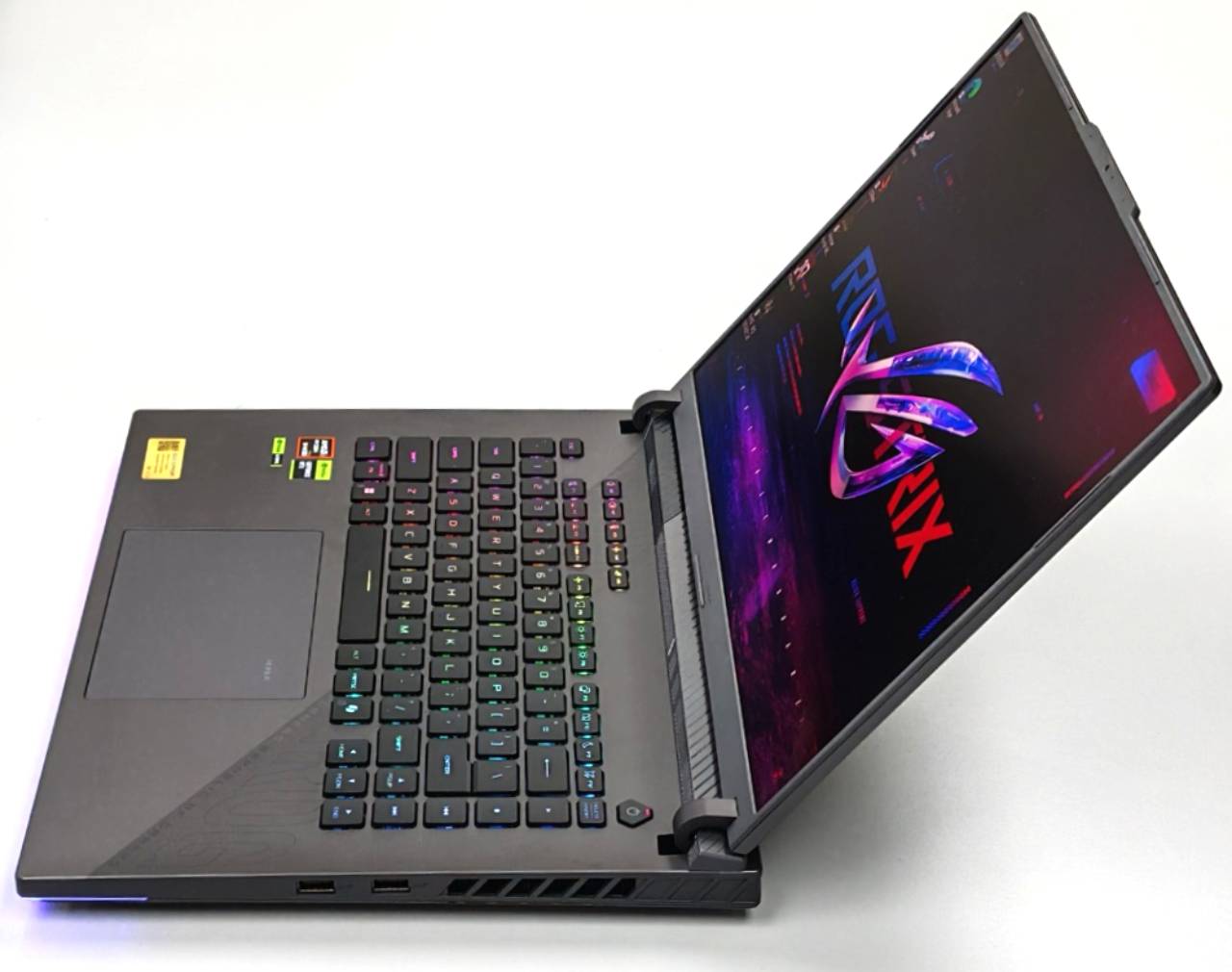 實試｜ASUS ROG Strix G16 (2025) G614 突破極限！次世代電競神器 | ezone