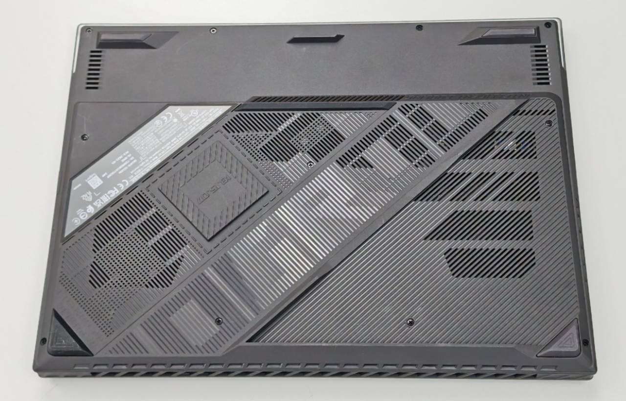 實試｜ASUS ROG Strix G16 (2025) G614 突破極限！次世代電競神器 | ezone