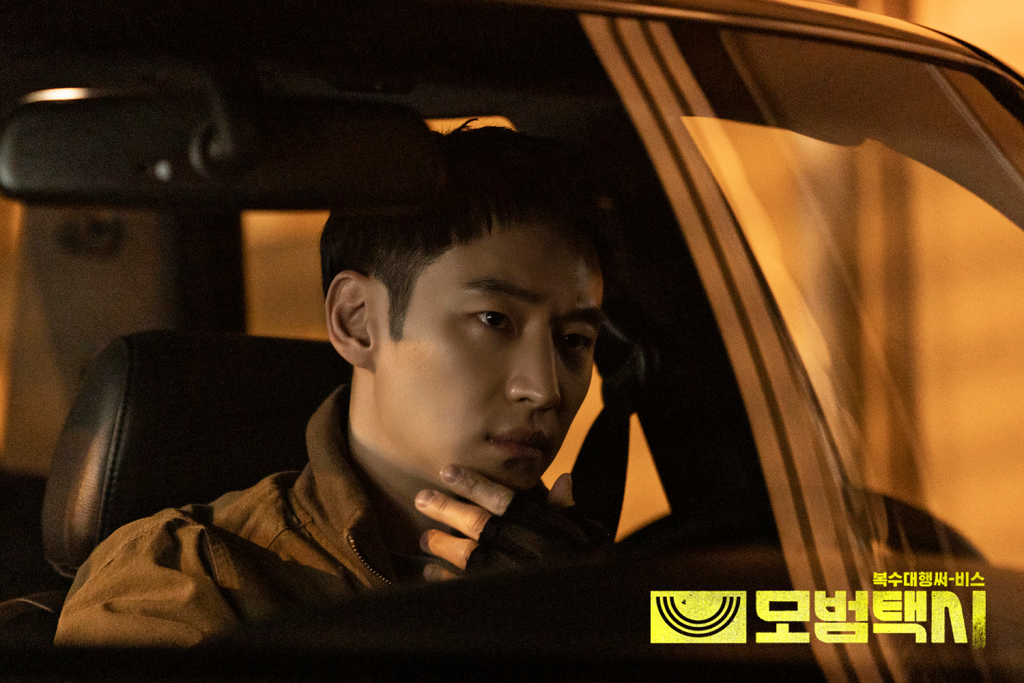 Lokman新歌《FLY》宣傳海報惹阿Mo墮屏聯想 公司犯大忌急刪爭議圖平息眾怒 | UHK 港生活