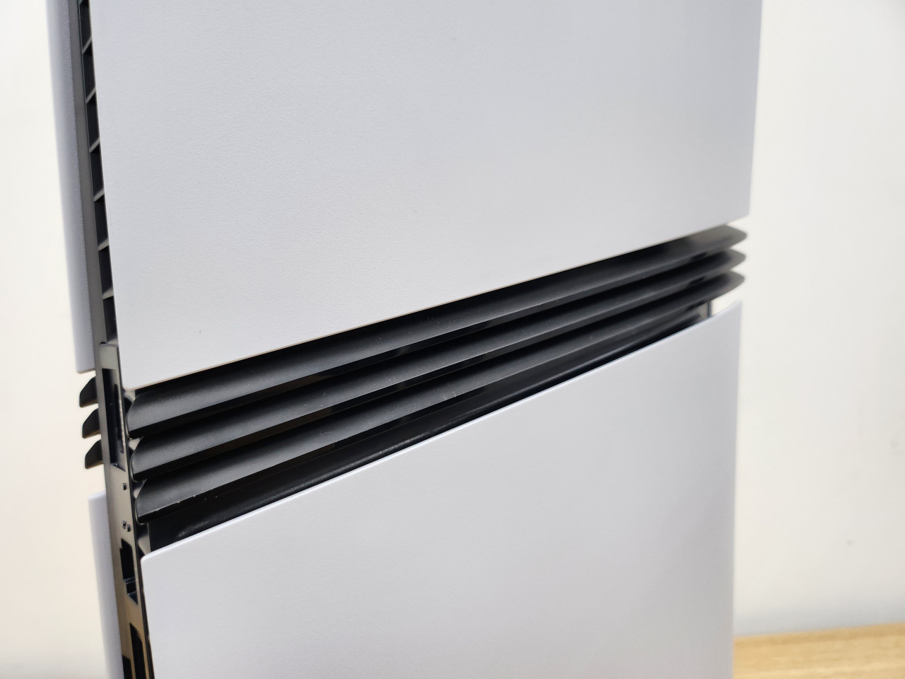 PS5 Pro｜PS5 Pro 2026升級規格傳聞 Sony AMD高效演算法 效能勢與標準版PS5拉開差距 | ezone