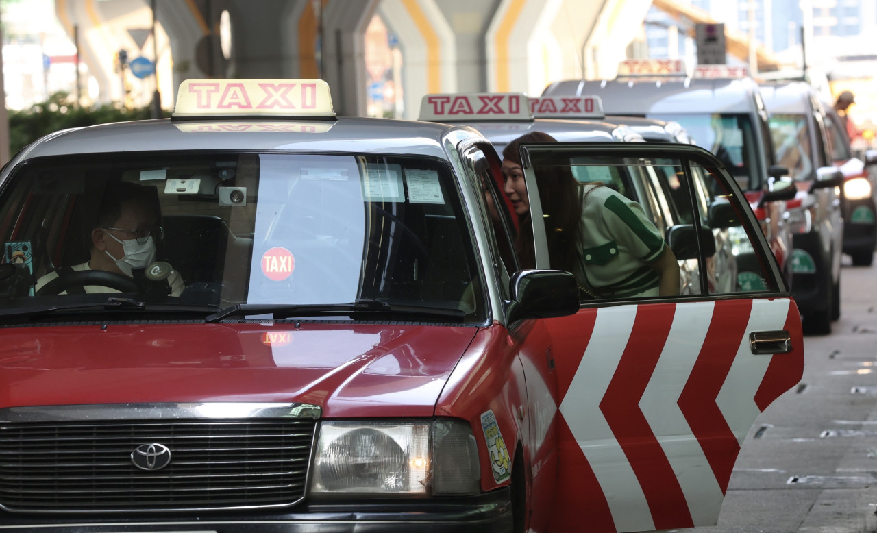網約車｜的士明年必須接受電子支付 要裝車cam錄影錄音 GPS收集位置數據 | ezone