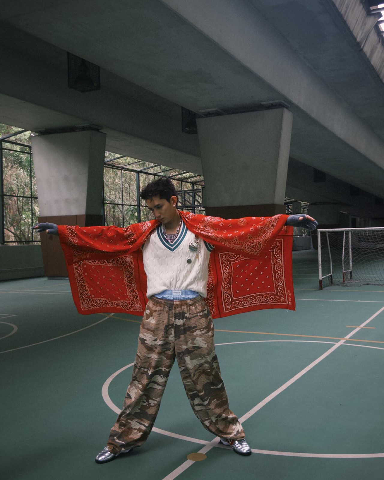 Lokman新歌《FLY》宣傳海報惹阿Mo墮屏聯想 公司犯大忌急刪爭議圖平息眾怒 | UHK 港生活