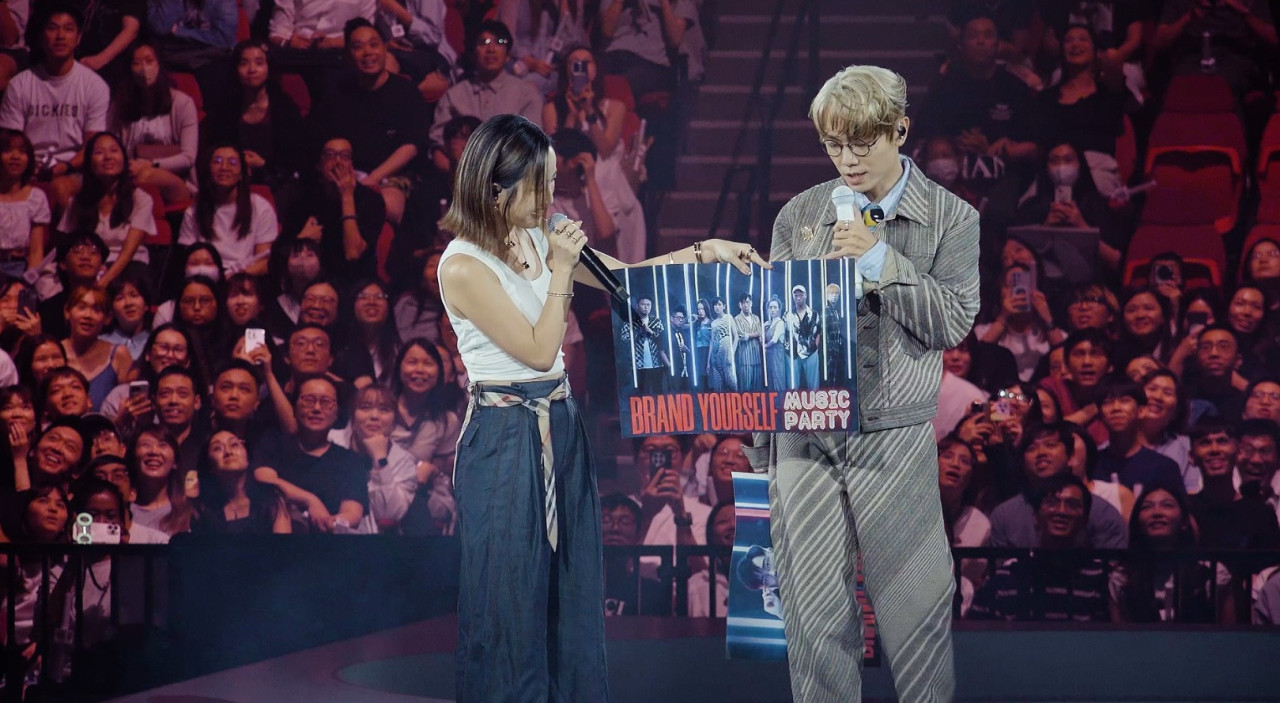 林家謙演唱會2025｜第七場嘉賓新生代唱作女歌手Kiri T 合體重現6年前合照 | UHK 港生活