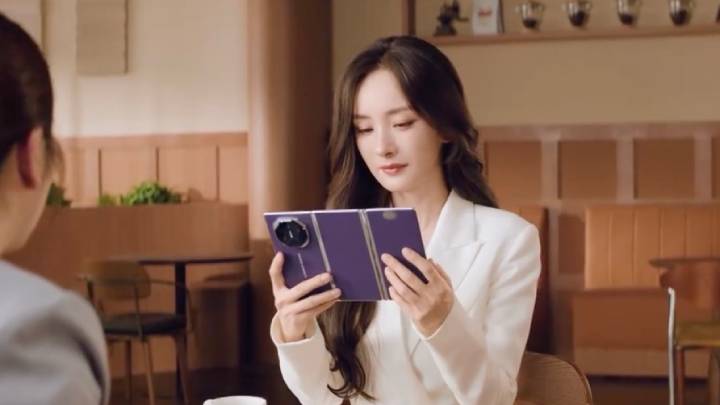 楊冪率先上手！華為Mate XTs來襲 辦公體驗媲美電腦？ | ezone