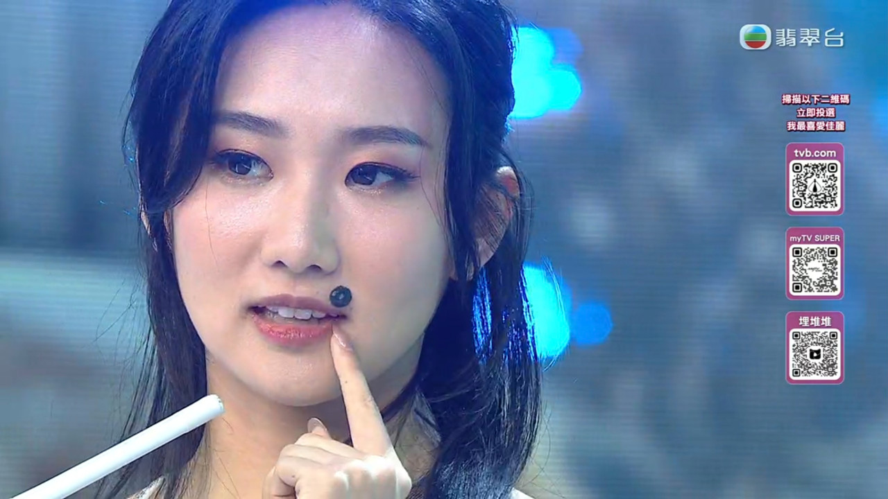 香港小姐2025｜無綫主席許濤夫人激罕現身貴氣逼人 選美季軍出身年過半百仍然好fit | UHK 港生活