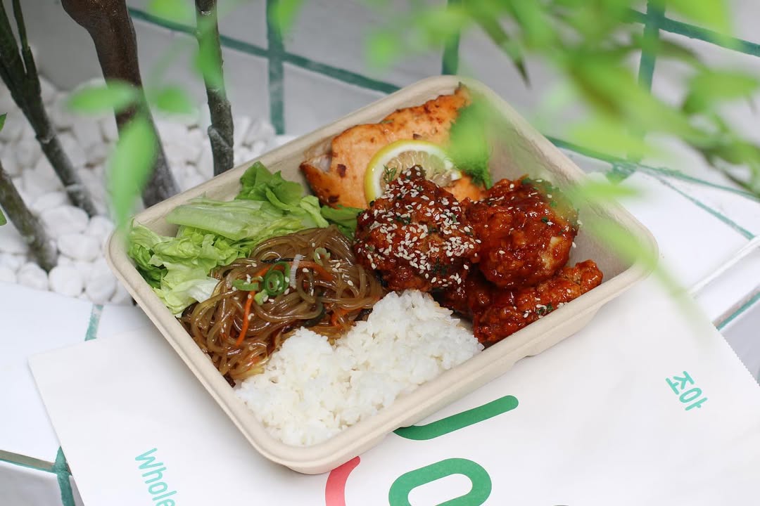 韓式兩餸飯JOA殺入新界開第5分店 $68歎醬油炸雞＋泡菜豬肉＋炒粉絲 | U Food