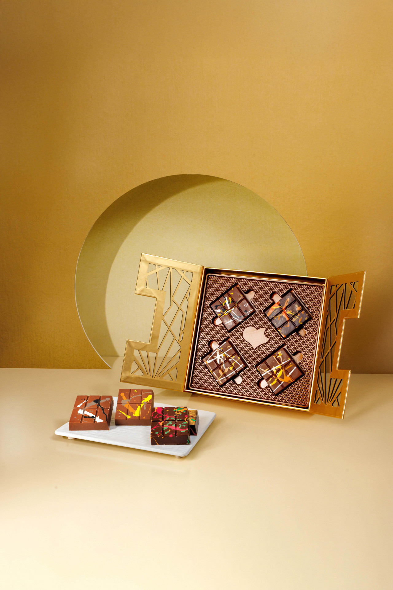 中秋送禮推介｜DA CHOCO X DALLOYAU聯乘米芝蓮主廚 推中秋脆朱古力禮盒 突破傳統月餅框架! | U Food